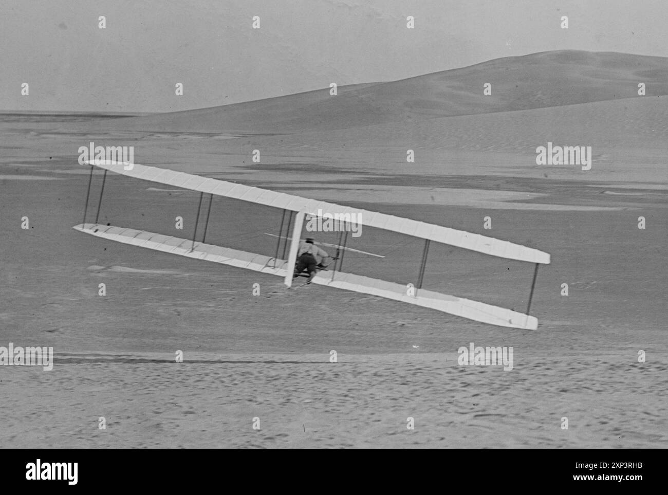 Wing warping hi-res stock photography and images - Alamy