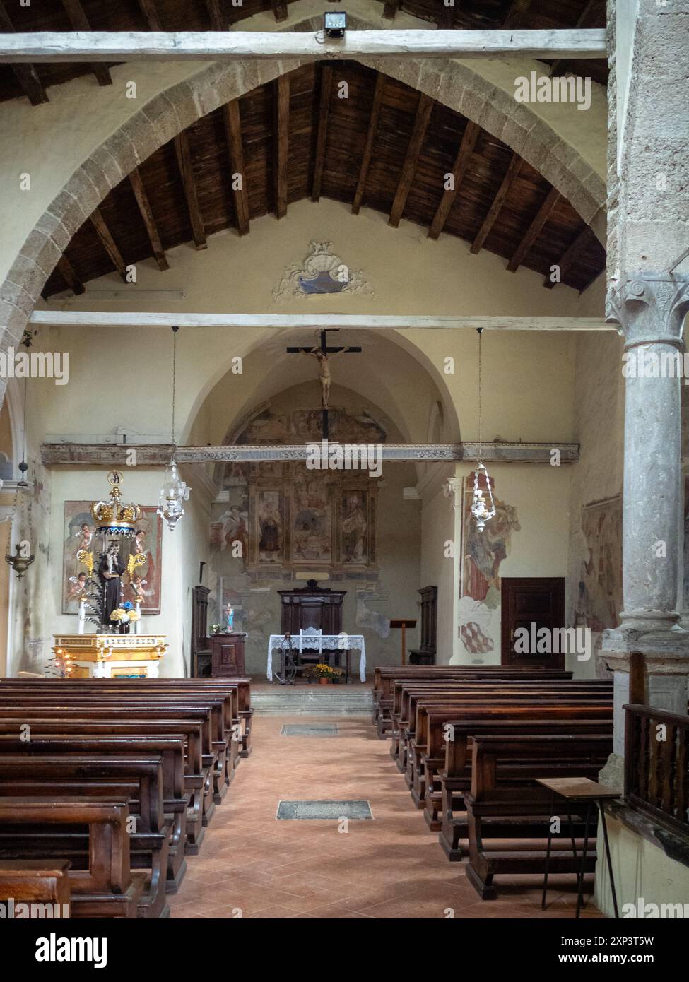 Beautiful interior catholic church hi-res stock photography and images ...