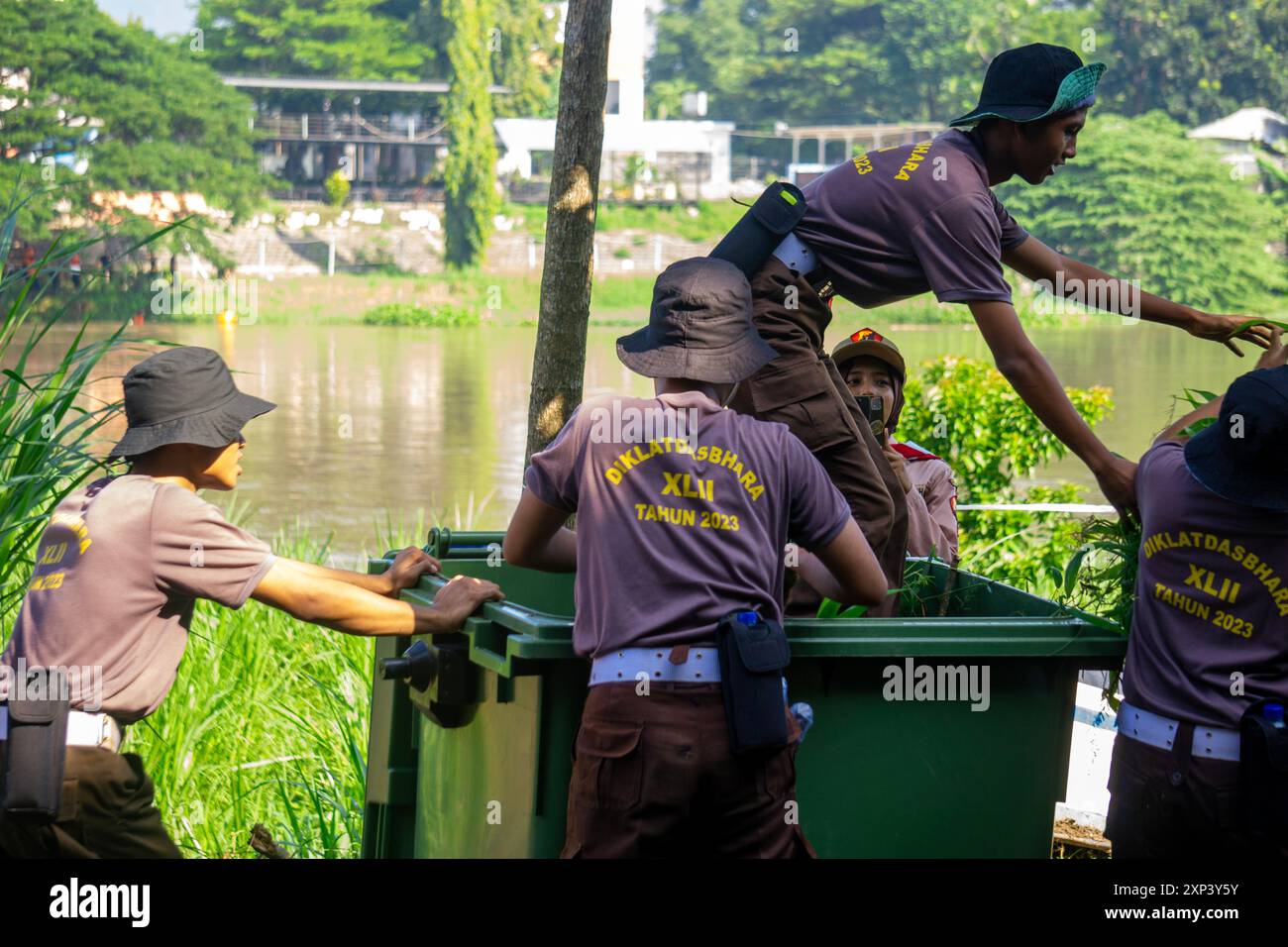 People are cleaning the environment by cleaning up trash and pulling ...
