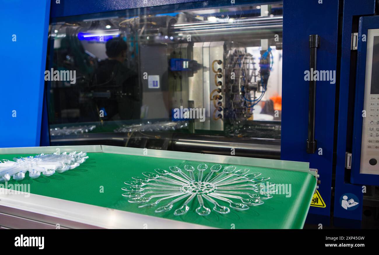 Injection press machine hi-res stock photography and images - Alamy