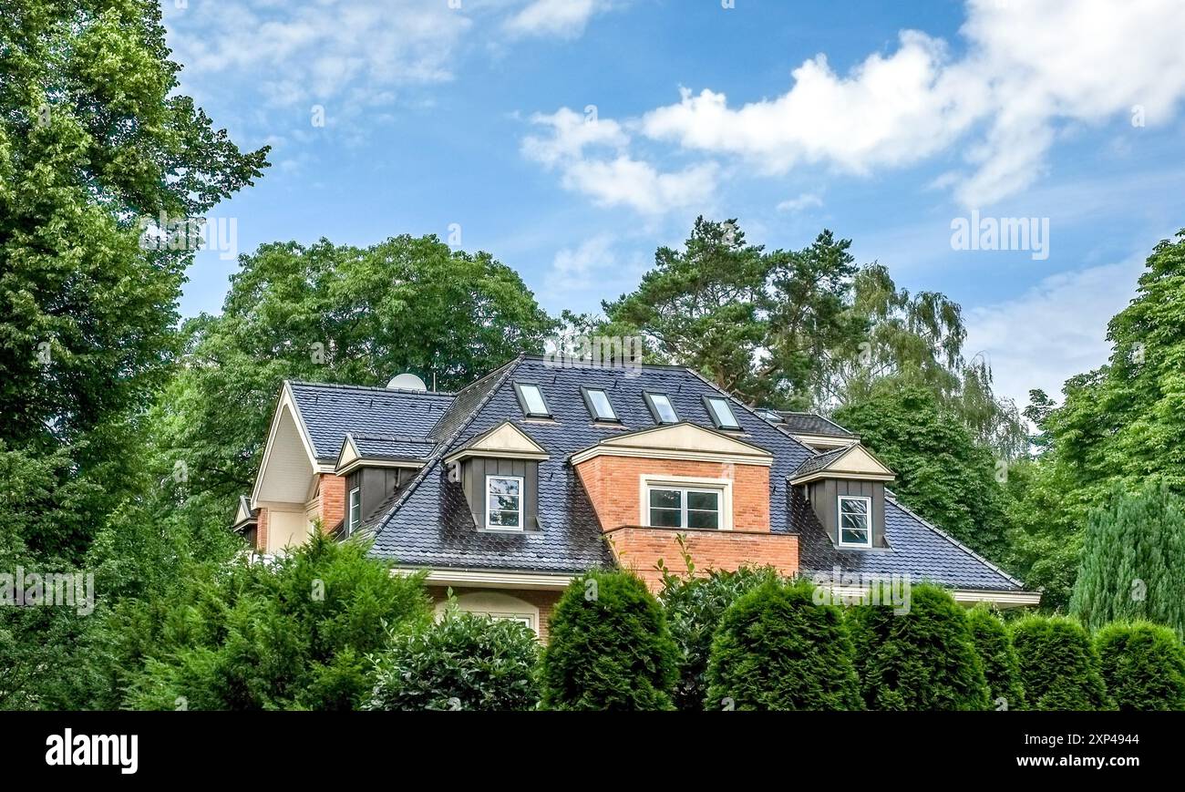 Real estate hi-res stock photography and images - Alamy