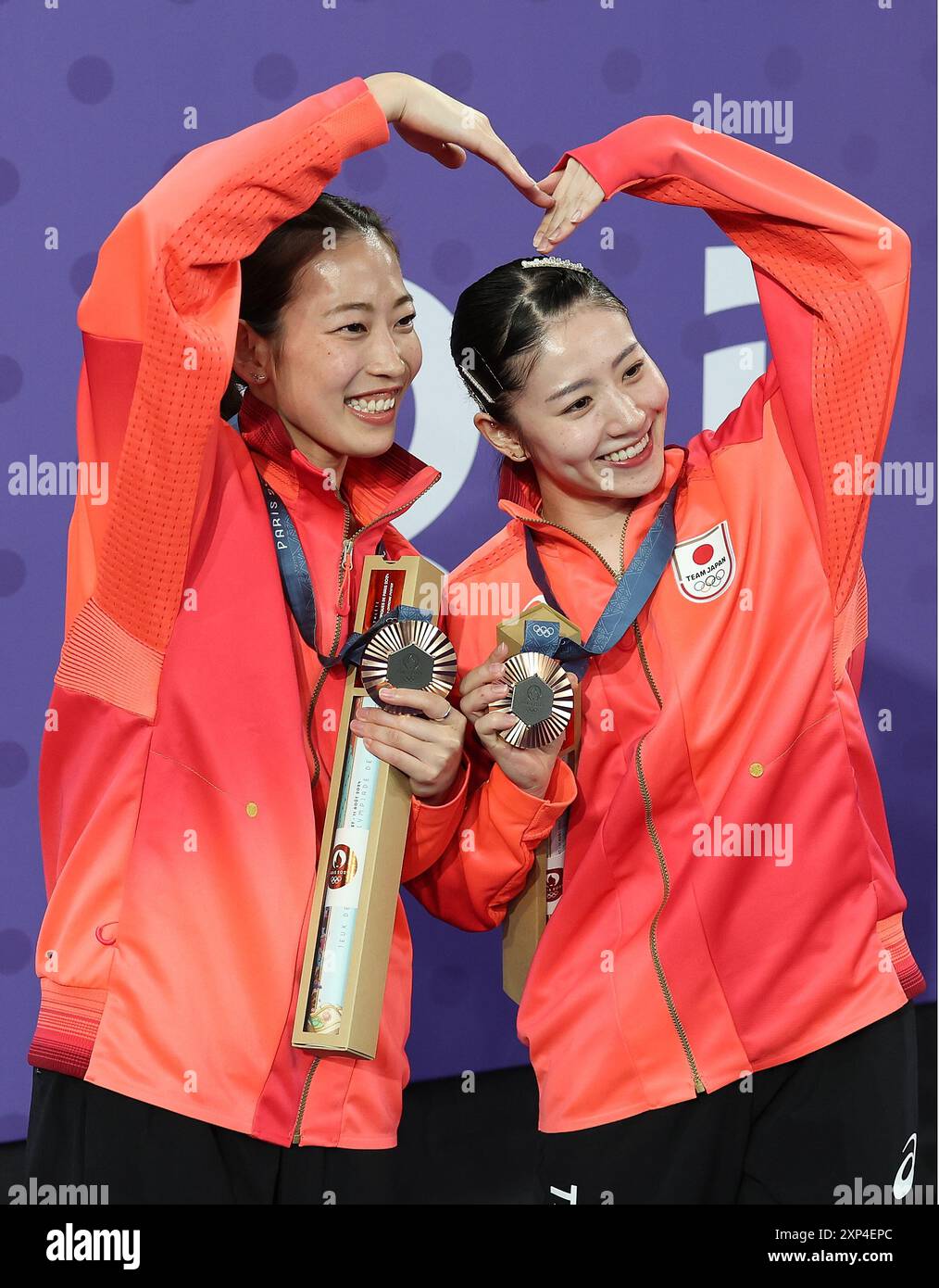 Paris, France. 3rd Aug, 2024. Bronze medalists Matsuyama Nami (L)/Shida ...