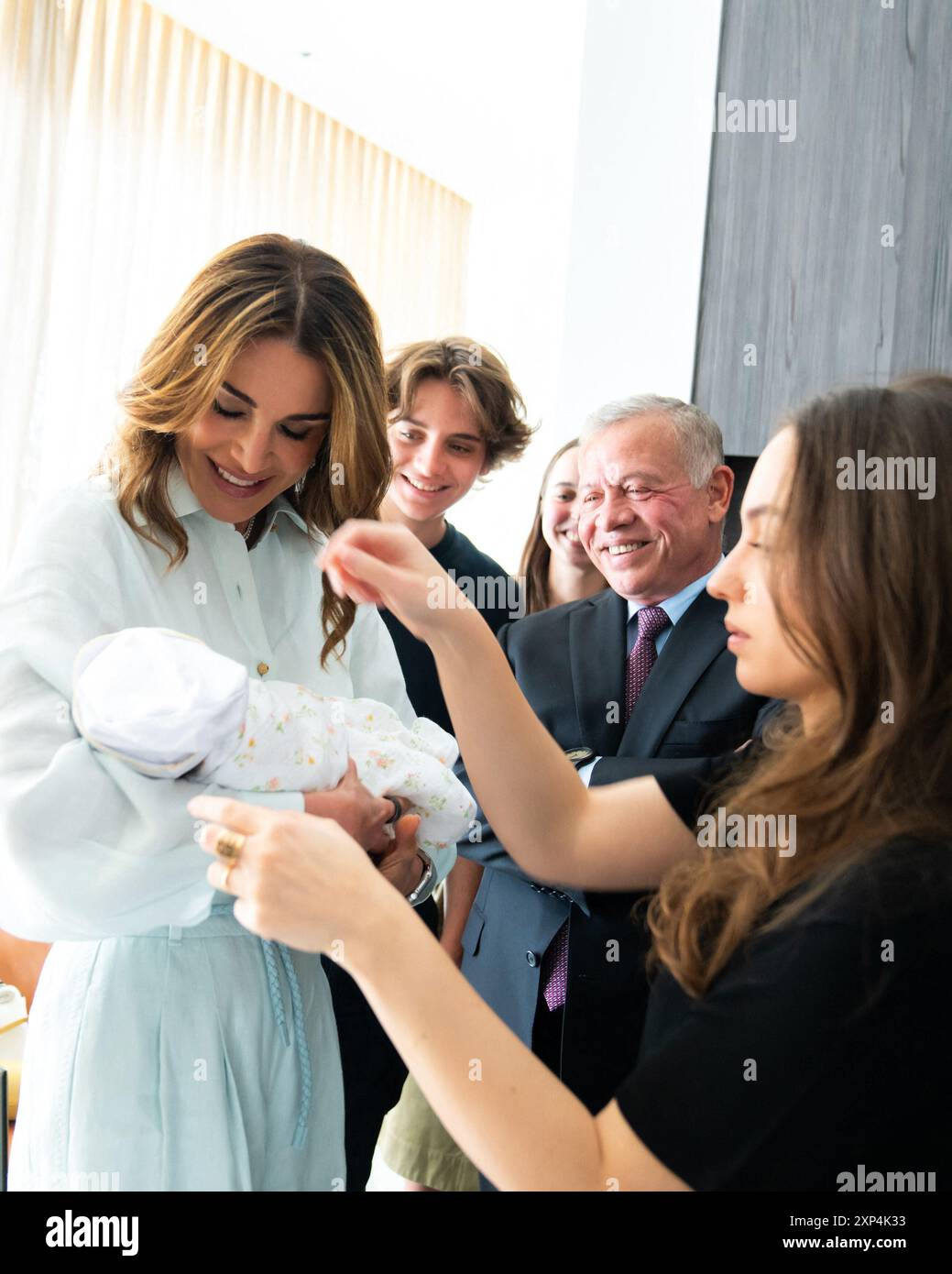 Queen Rania Son Princess Rajwa, Crown Prince Hussein Of Jordan Welcome