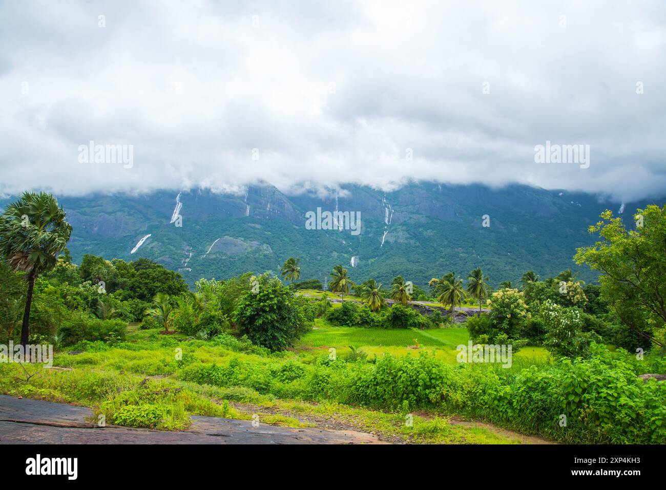 Kollengode Village with Nelliyampathy Mountains and Seetharkundu ...
