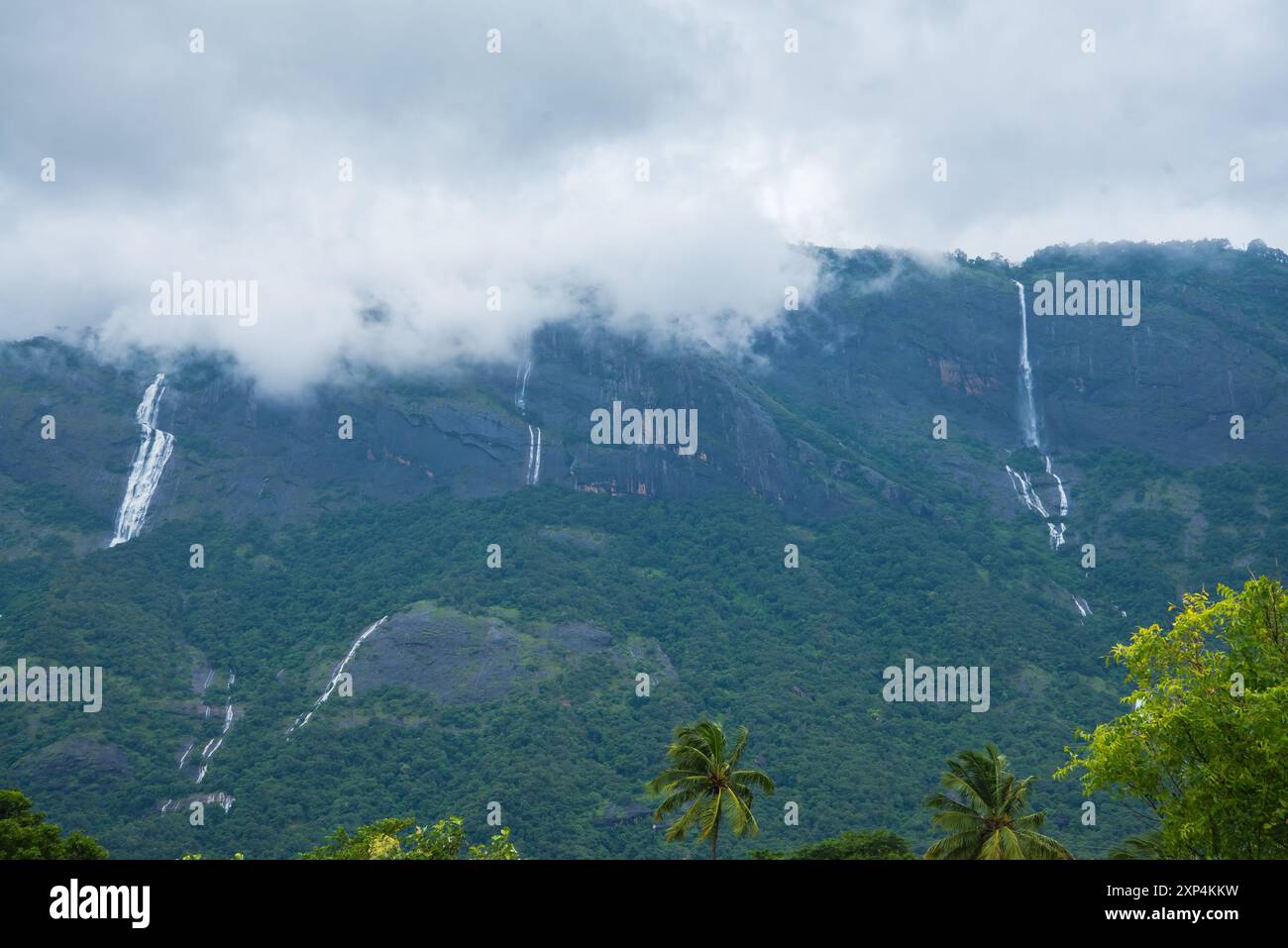 Kollengode Village with Nelliyampathy Mountains and Seetharkundu ...