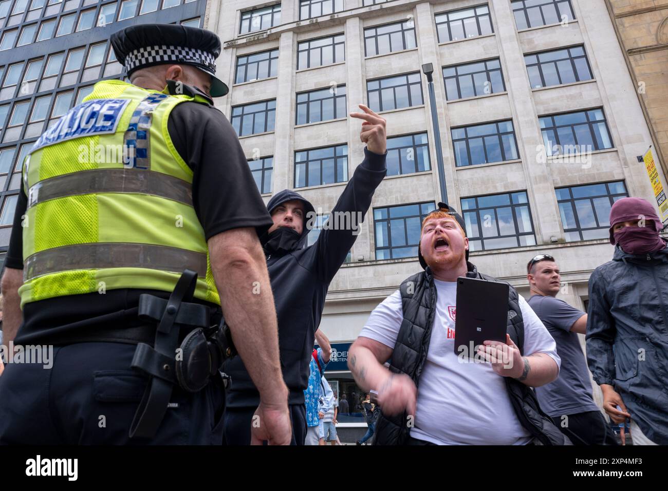 CREDIT MANDATORY © Garry Clarkson / BMT Anti Immigration & Pro Palestine Demo Leeds 3 August ...