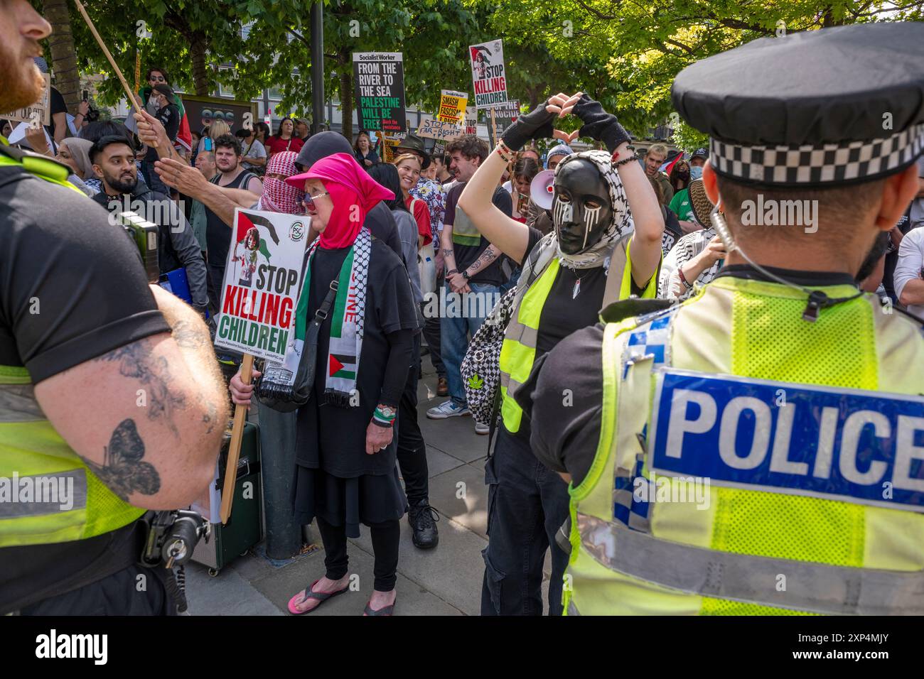 CREDIT MANDATORY © Garry Clarkson / BMT Anti Immigration & Pro Palestine Demo Leeds 3 August ...