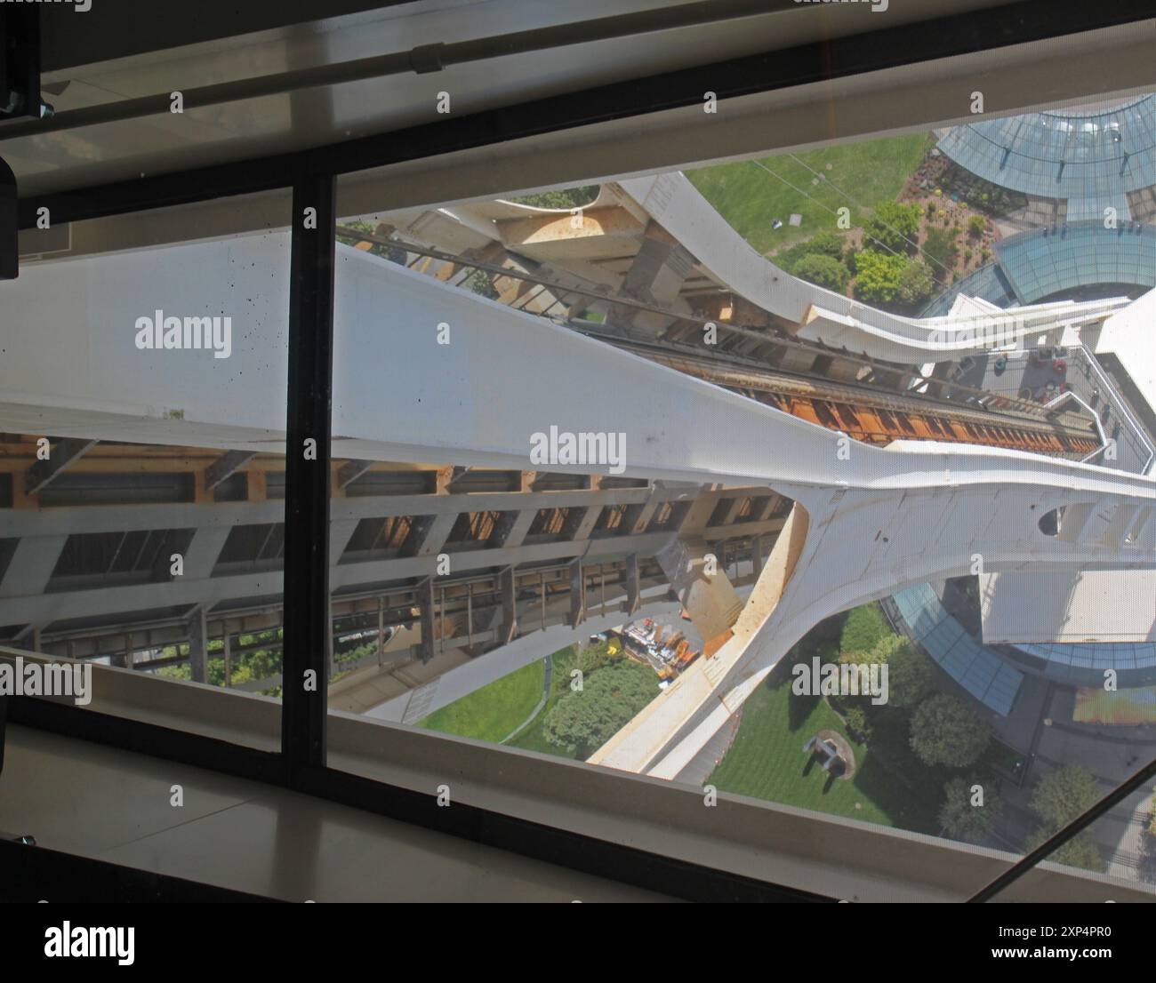 Looking down from the Seattle Space Needle Observation Deck at the ...