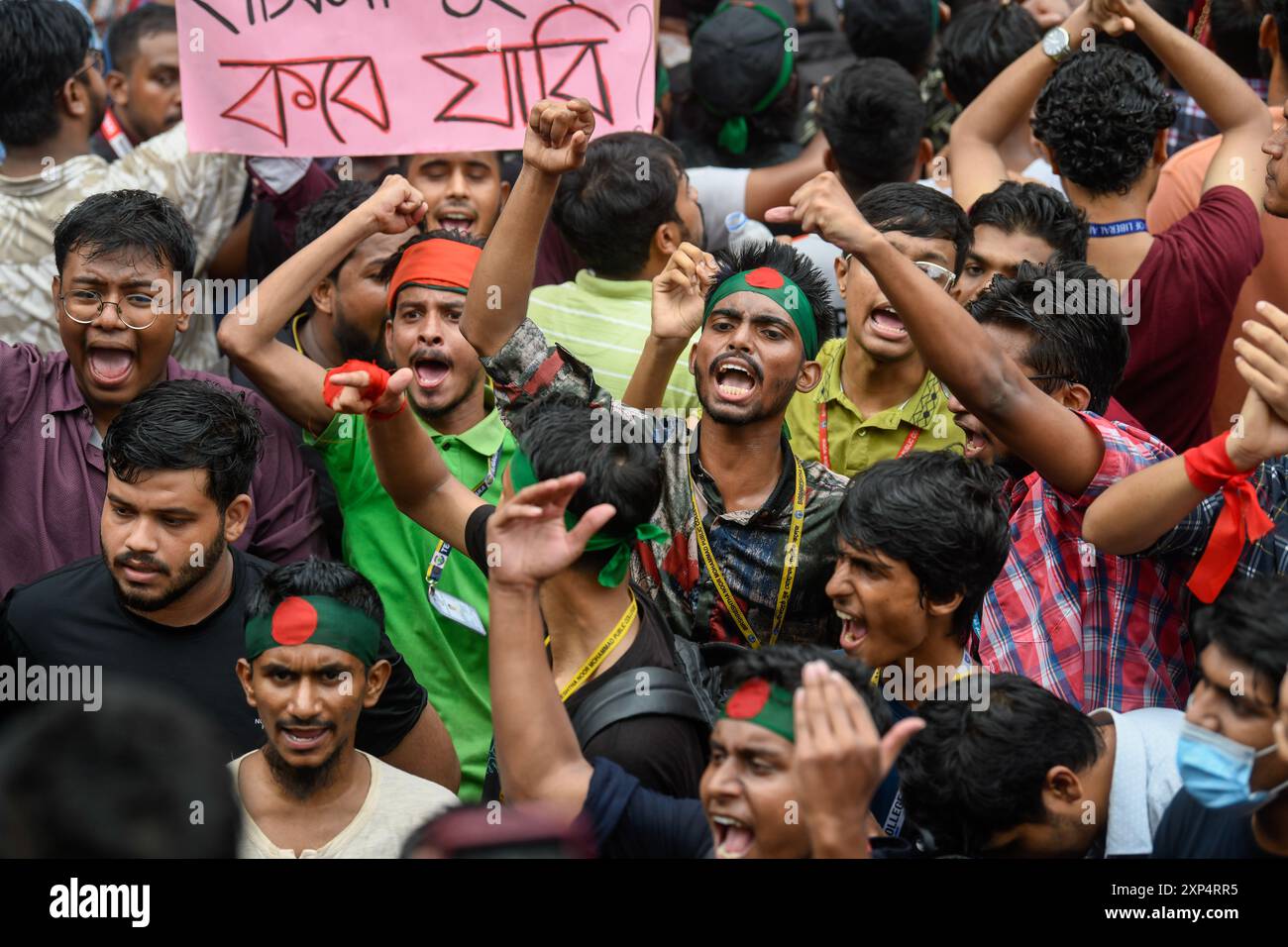 Dhaka, Bangladesh. 3rd Aug 2024. Students shout slogans during a ...