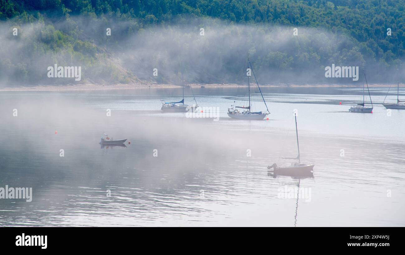 Explore mist hi-res stock photography and images - Alamy