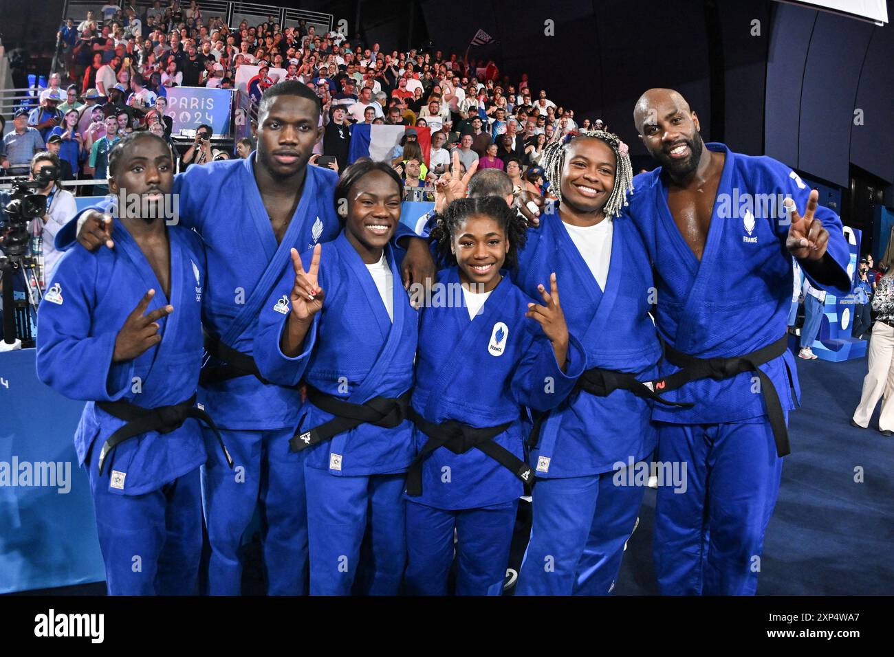 Paris, France. 03rd Aug, 2024. Athletes of Team France celebrate ...