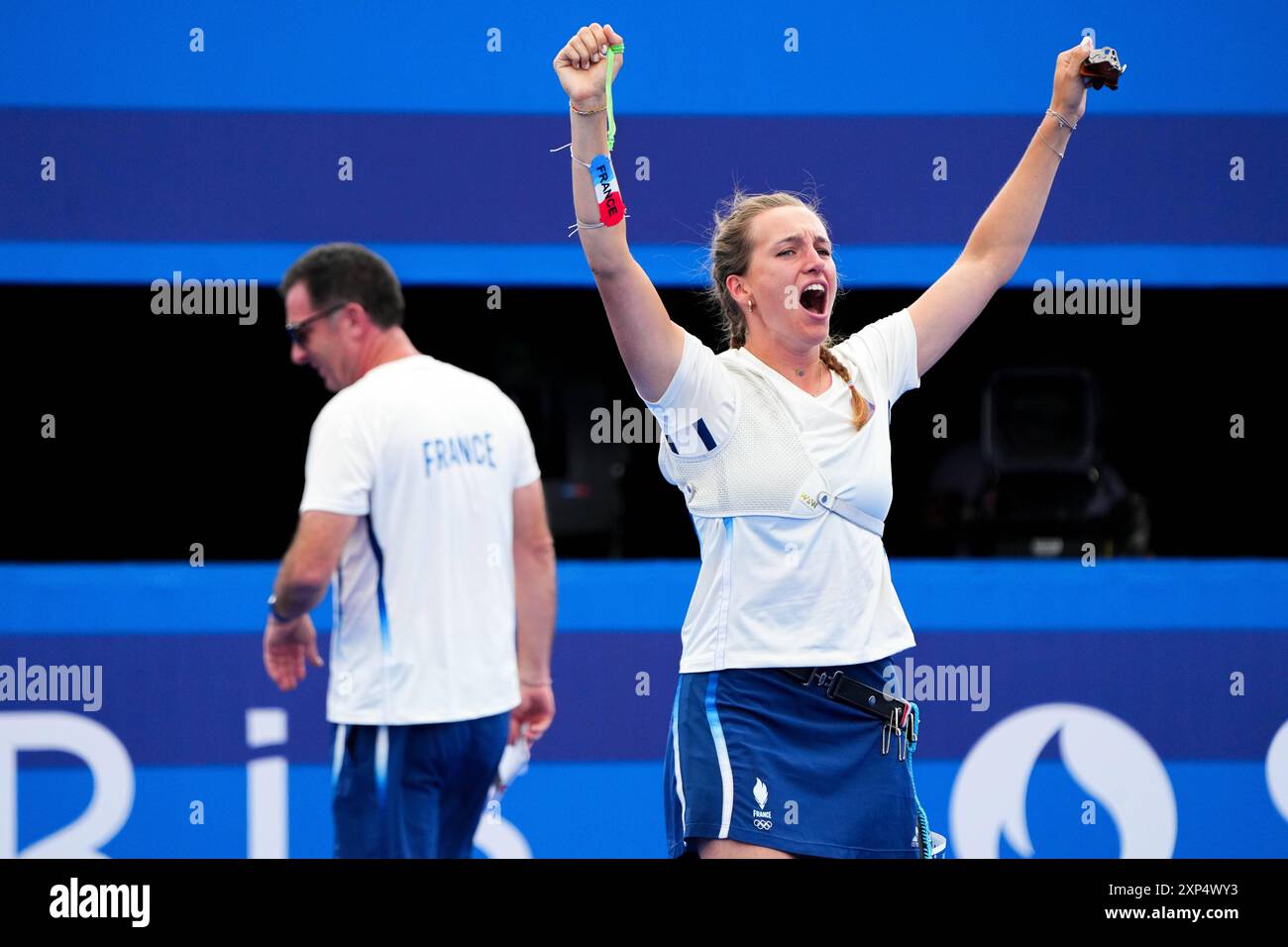 Paris, France. 3rd Aug, 2024. Lisa Barbelin of France celebrates after ...