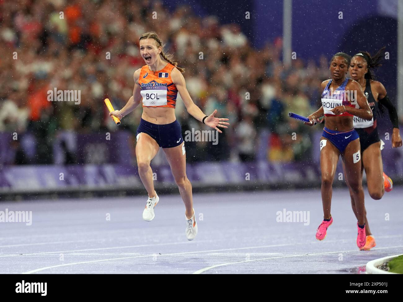 Femke Bol of the Netherlands celebrates after winning gold following ...