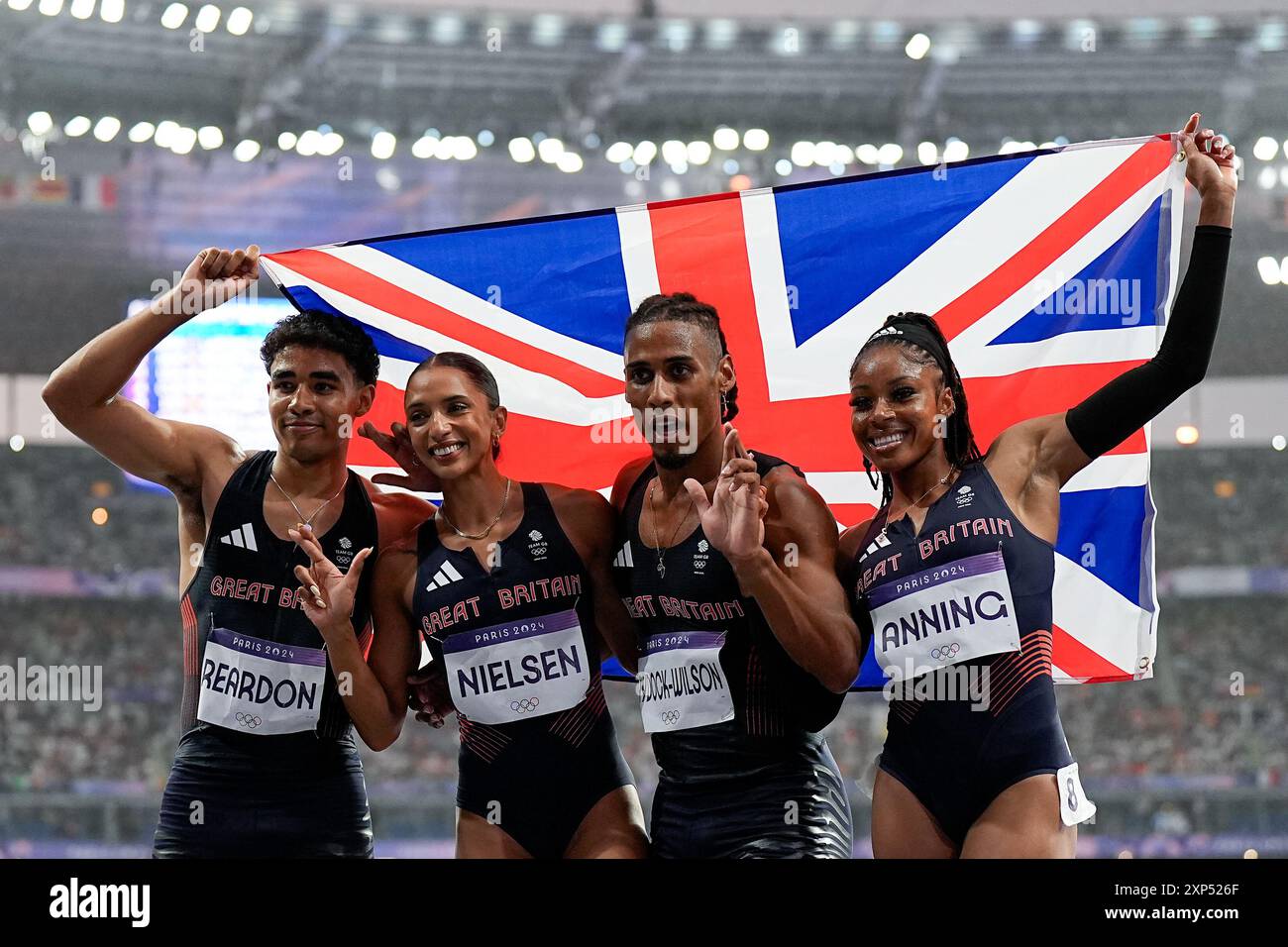 4x400m mixed relay hi-res stock photography and images - Alamy
