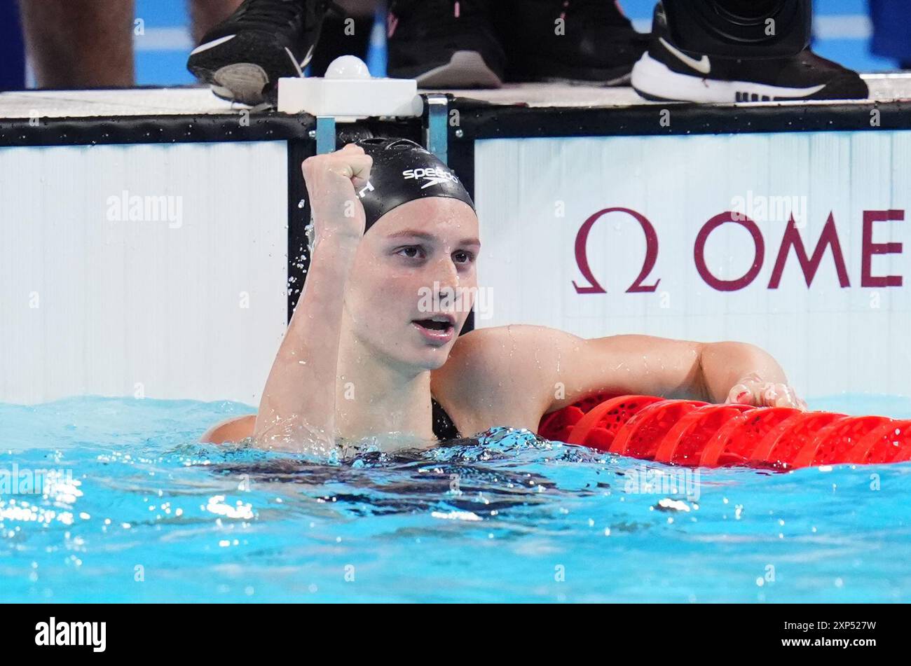 Canada's Summer McIntosh celebrates winning the Women's 200m Individual ...