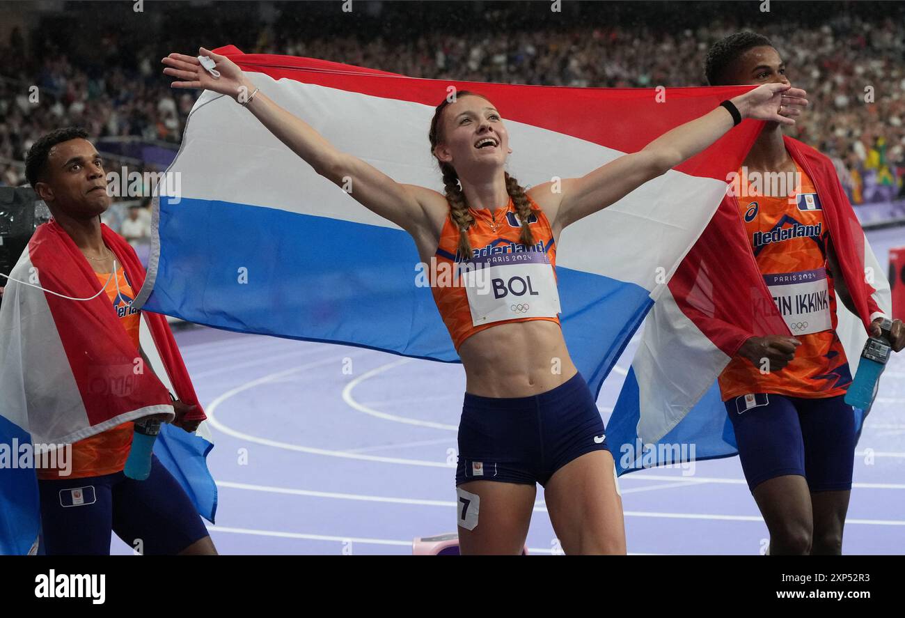 Paris, France. 03rd Aug, 2024. Members of Team Netherlands celebrate ...
