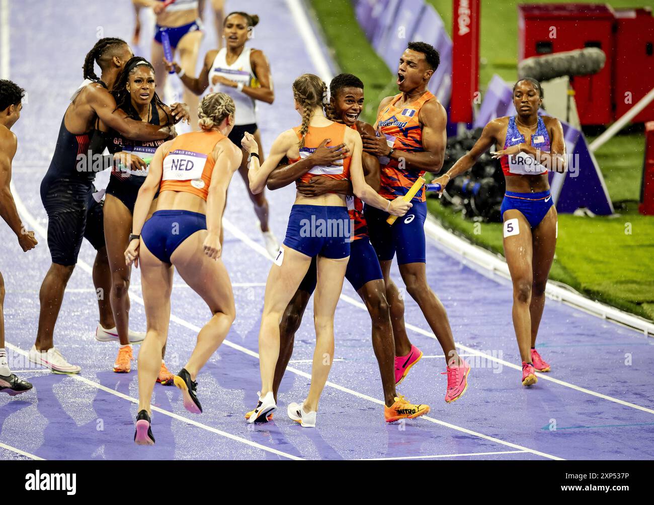Paris, France. 3rd Aug 2024. PARIS - Femke Bol and Lieke Klaver cheer ...