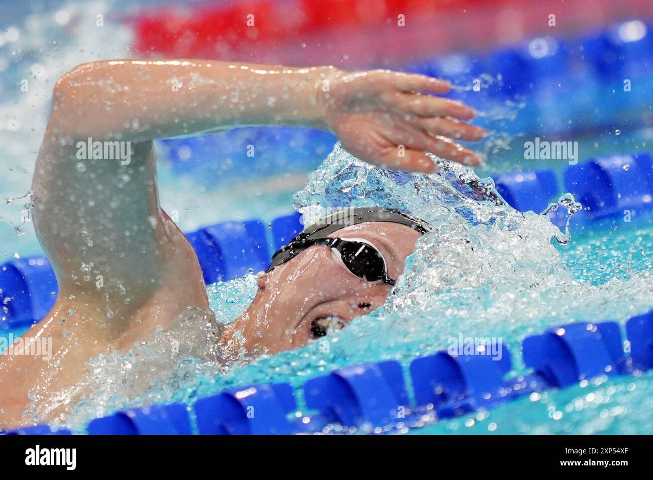 Women 800m hi-res stock photography and images - Alamy