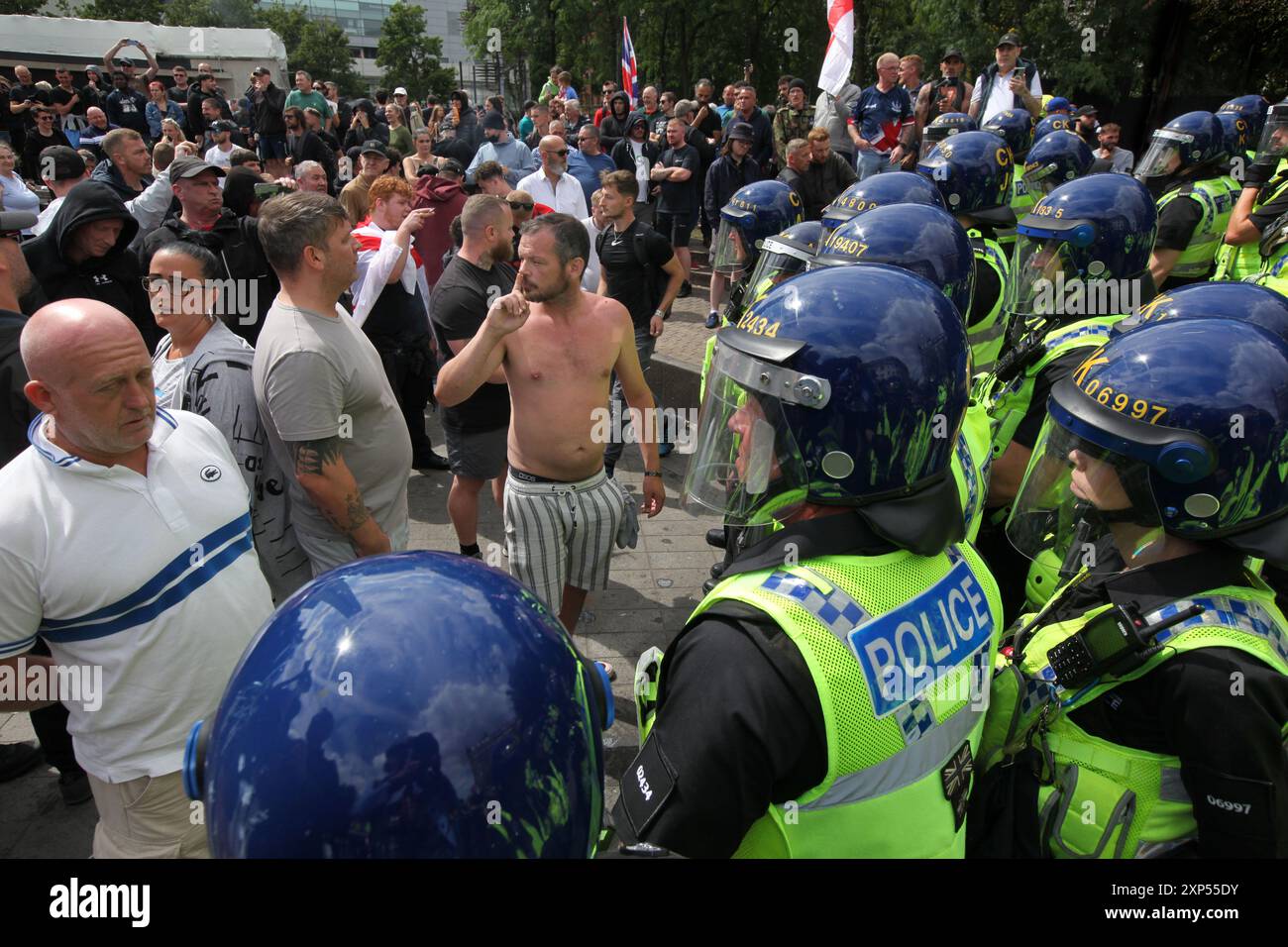 Manchester, England, UK. 3rd Aug, 2024. Nationalist protesters stand ...