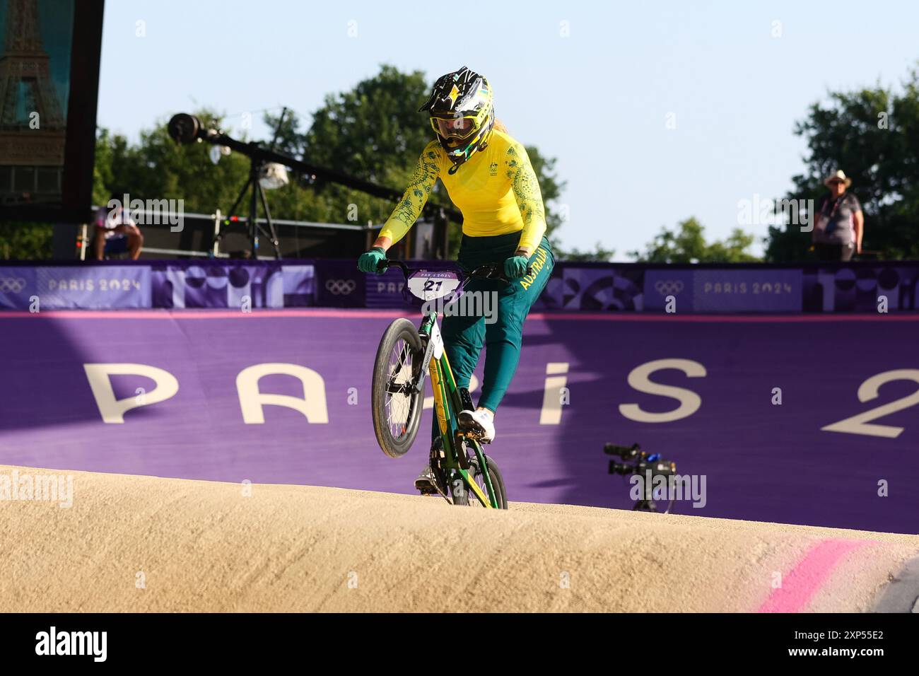 Paris, France, 2 August, 2024. Lauren Reynolds of Australia warms up ...