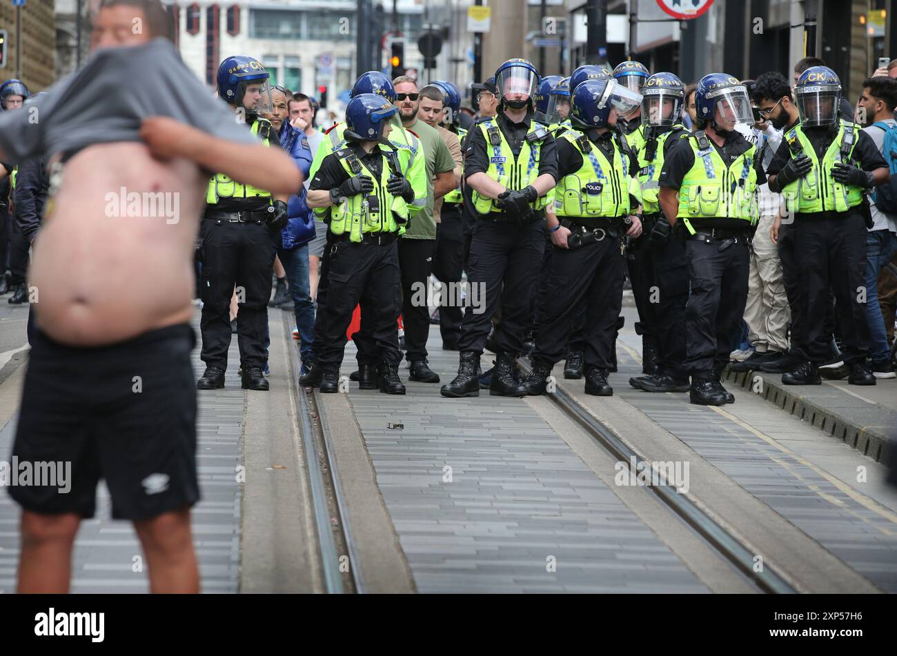 Manchester, England, UK. 3rd Aug, 2024. Police officers kettle ...
