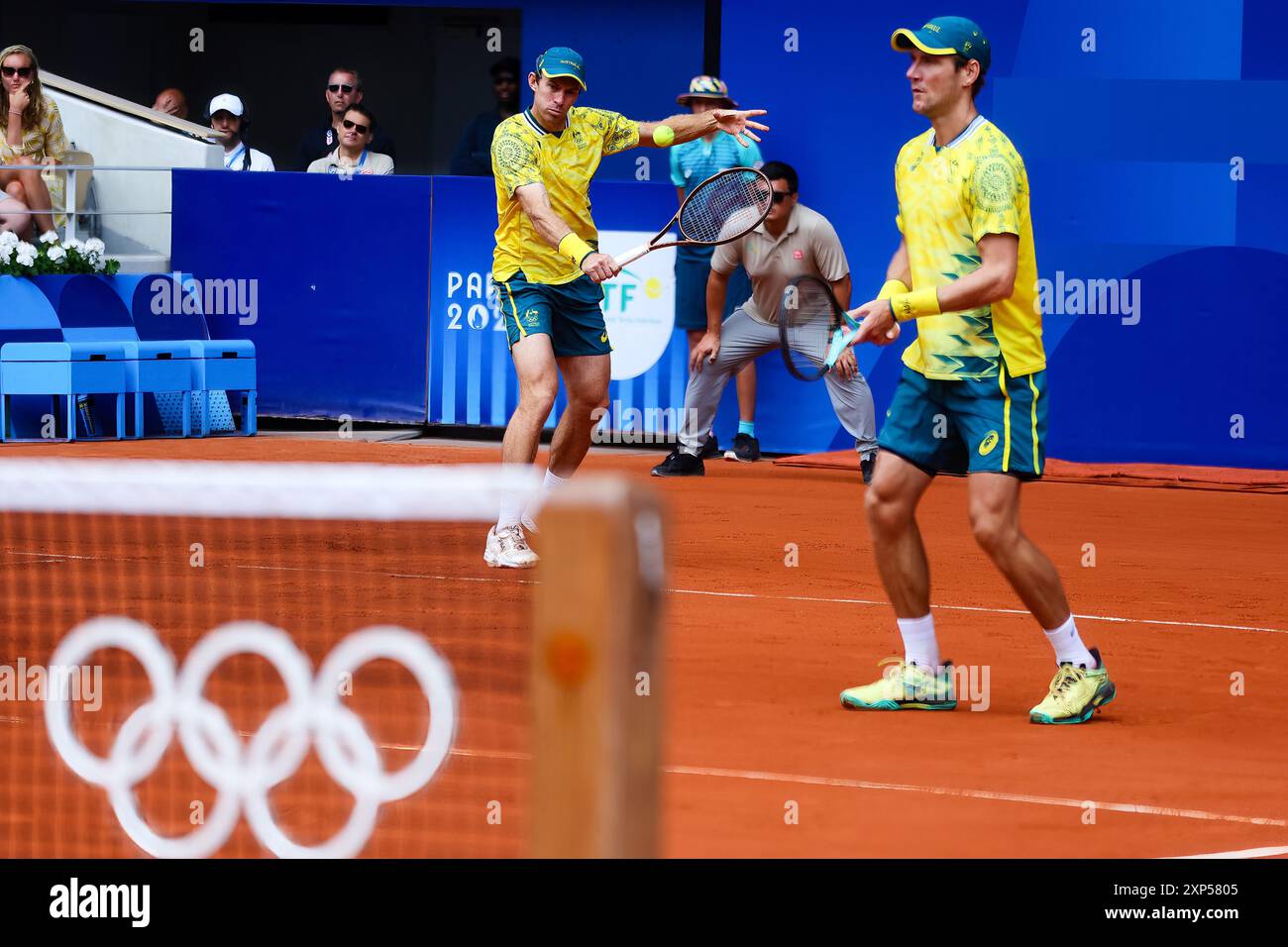 Tennis match between a hi-res stock photography and images - Alamy