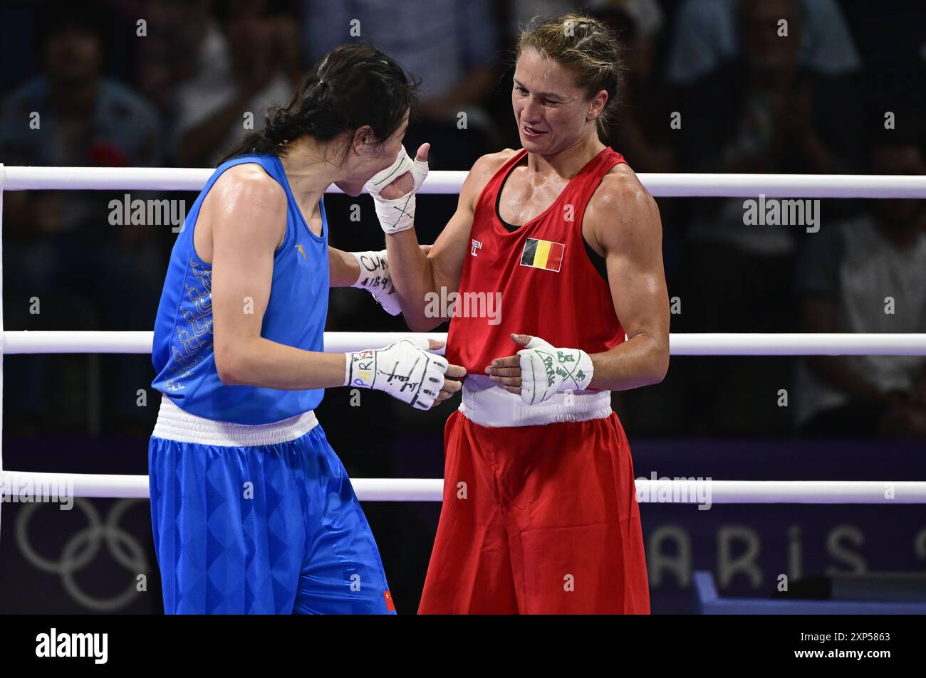 Paris, France. 03rd Aug, 2024. Belgian boxer Oshin Derieuw (red) and ...