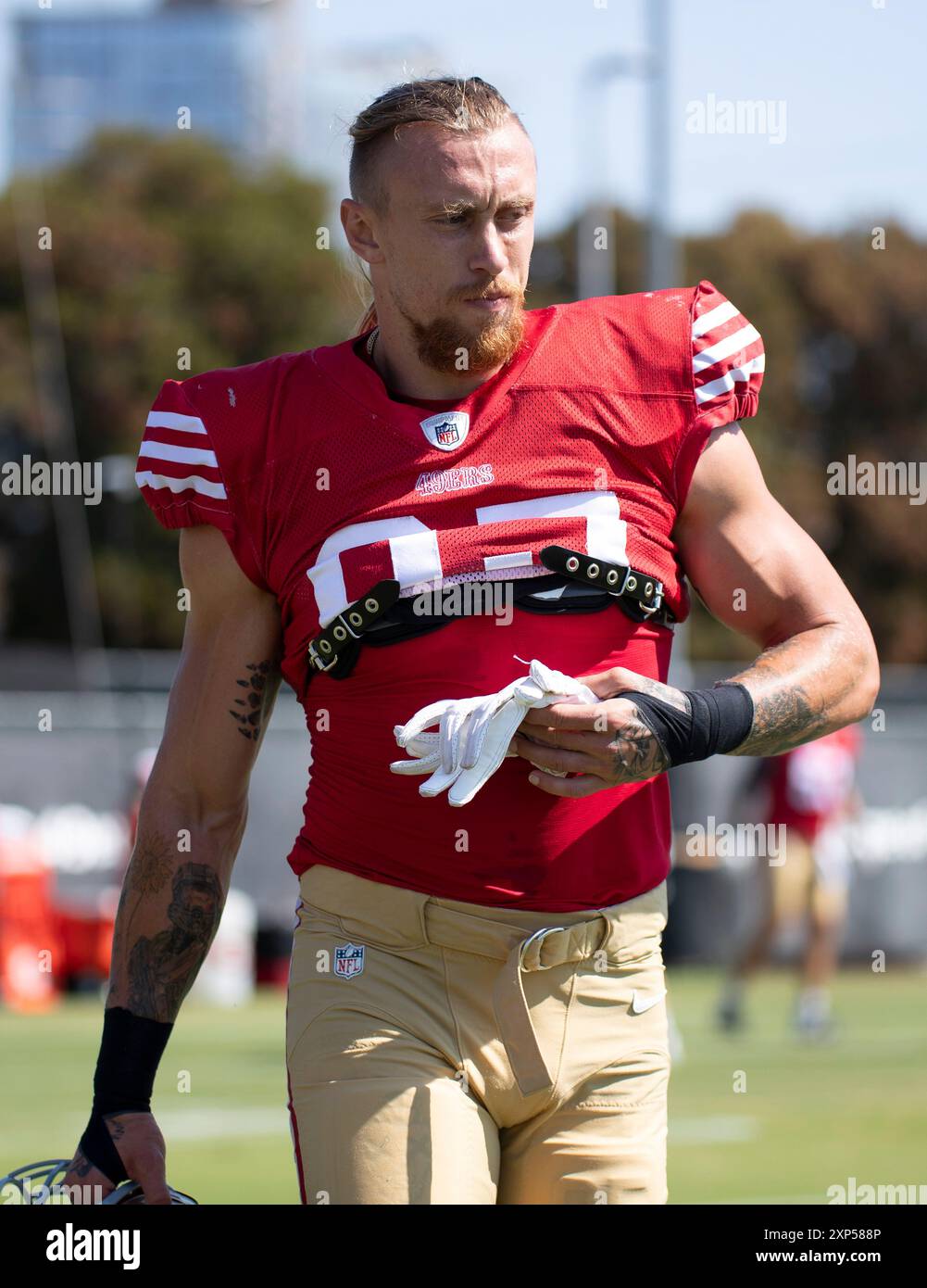 49ers kittle 2024 hi-res stock photography and images - Alamy