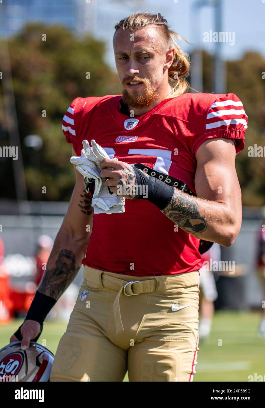 49ers kittle 2024 hi-res stock photography and images - Alamy