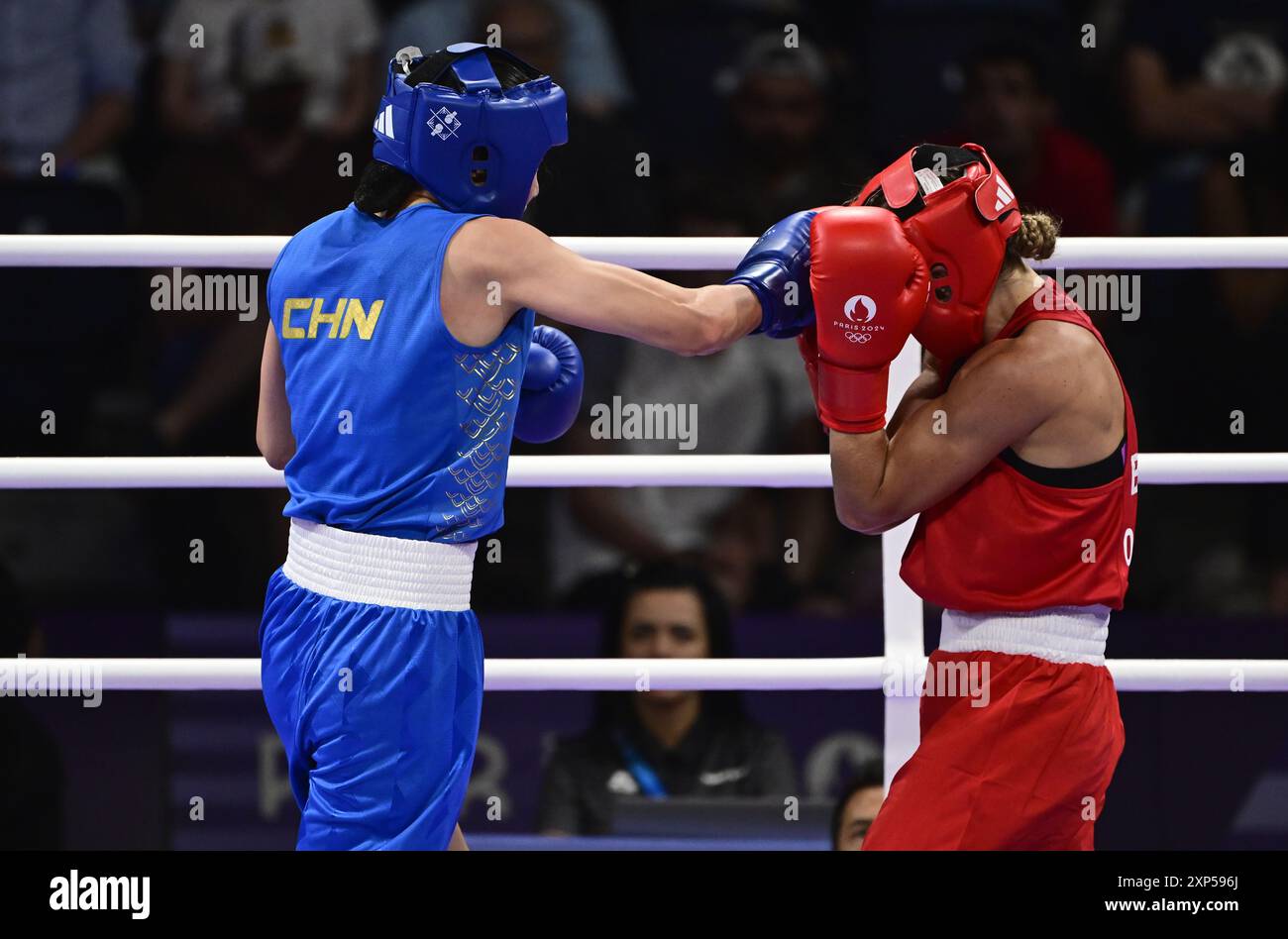 Paris, France. 03rd Aug, 2024. Belgian boxer Oshin Derieuw (red) and ...