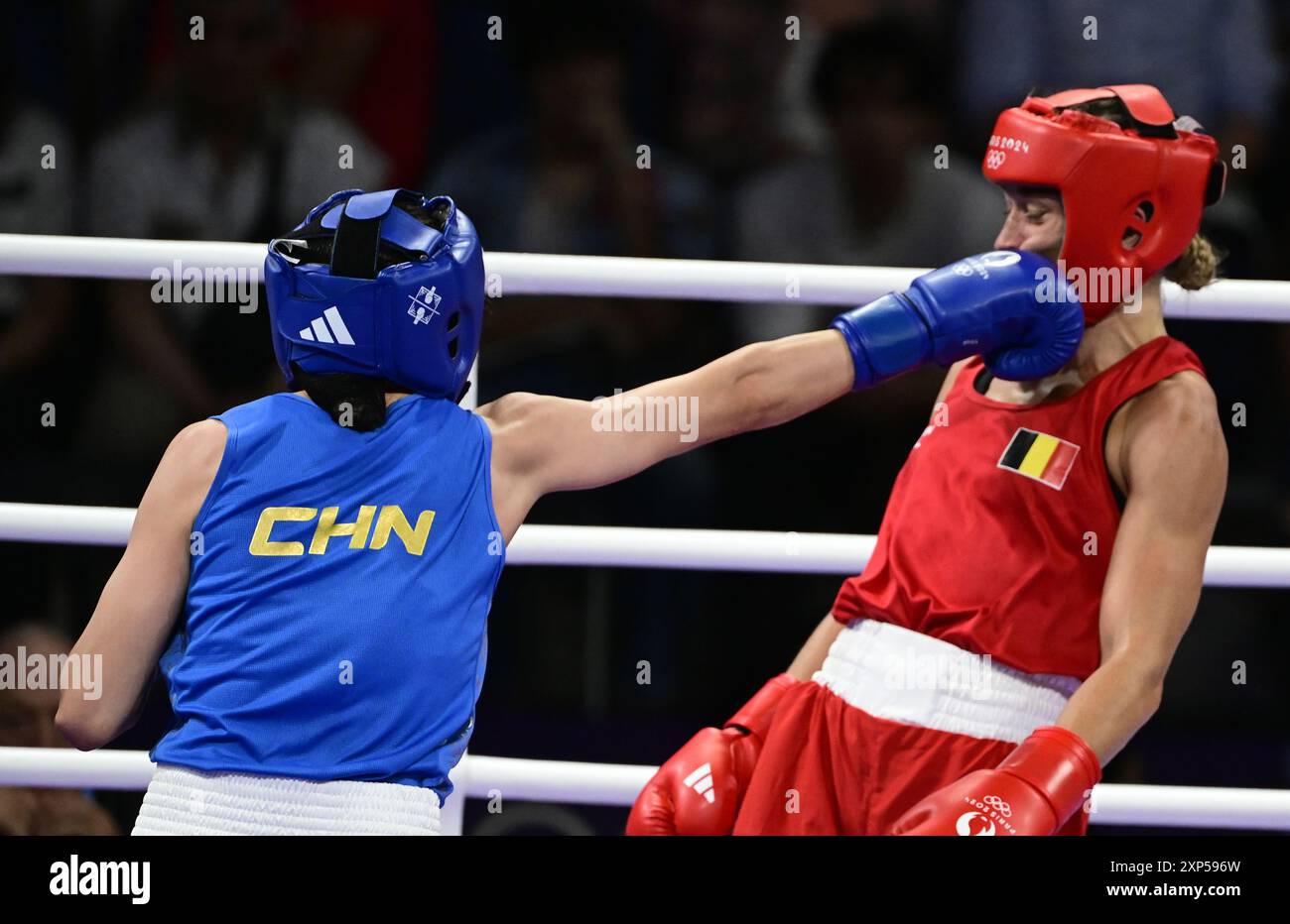 Paris, France. 03rd Aug, 2024. Belgian boxer Oshin Derieuw (red) and ...