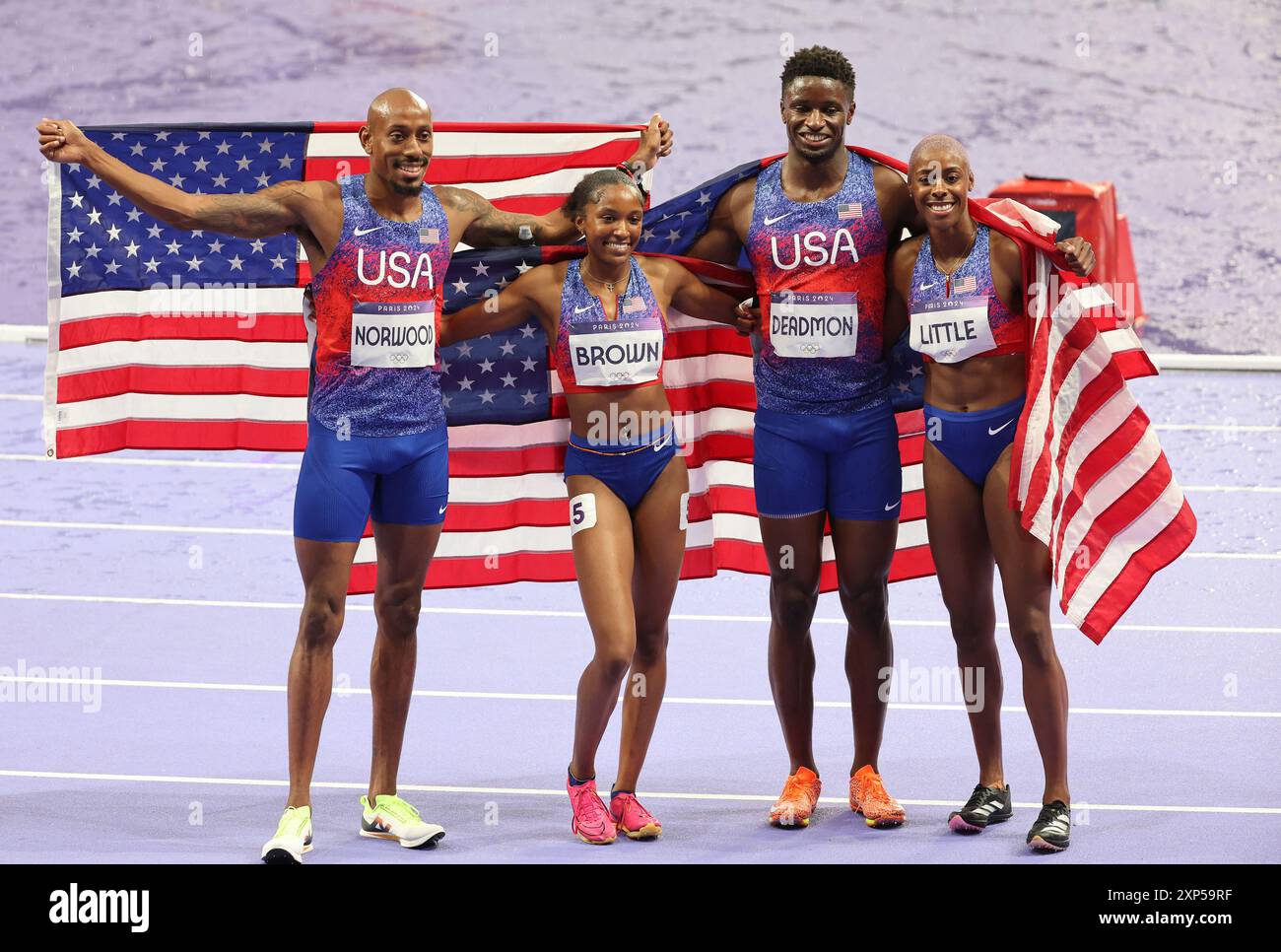 Paris, France. 03rd Aug, 2024. Members of Team USA celebrate after ...