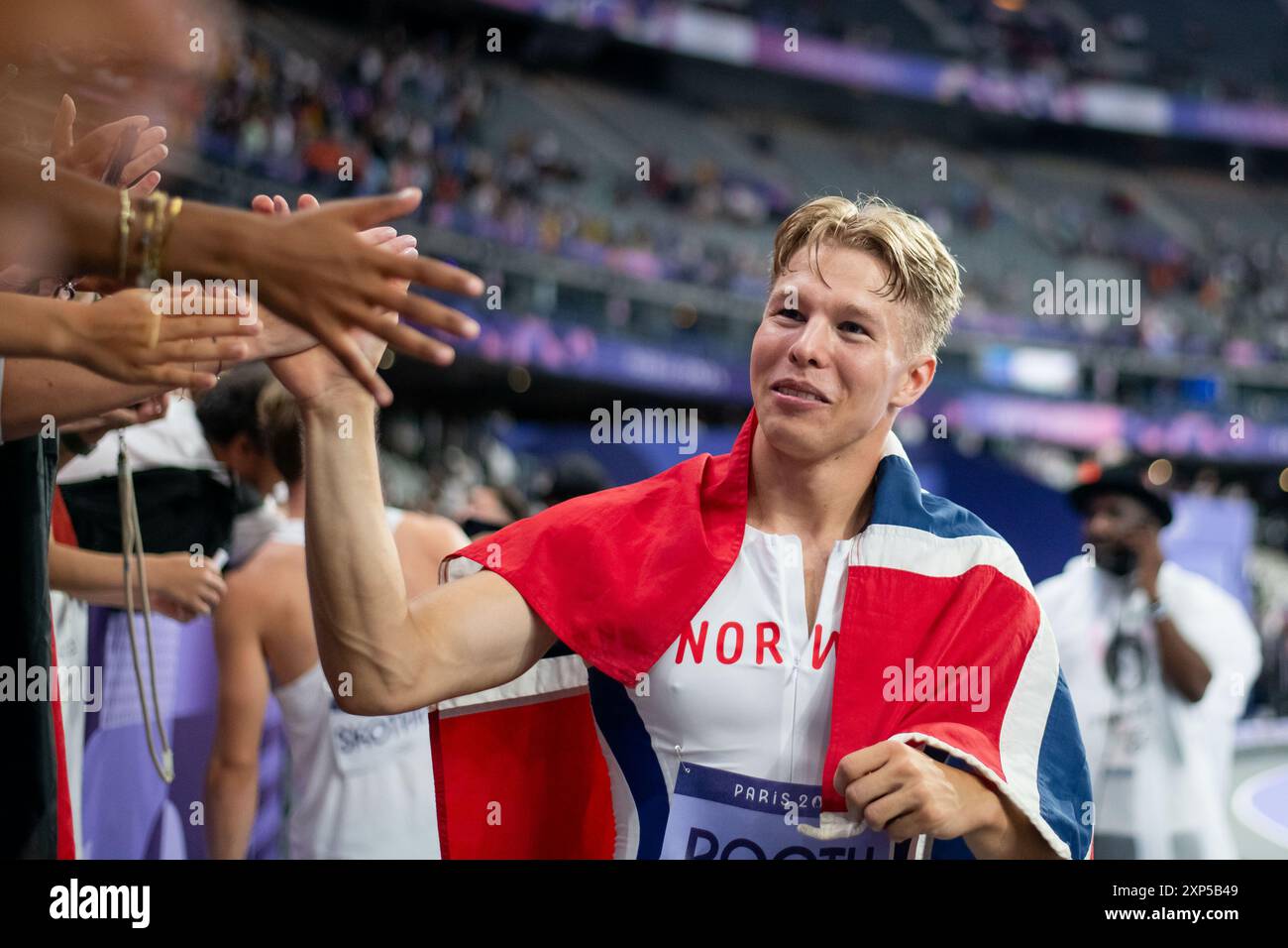 ROOTH Markus (Norwegen) auf der Ehrenrunde feiert Sieg und Gold ...