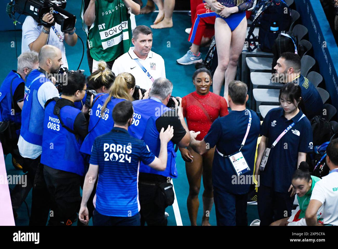 Simone biles 2024 paris gold hi-res stock photography and images - Alamy
