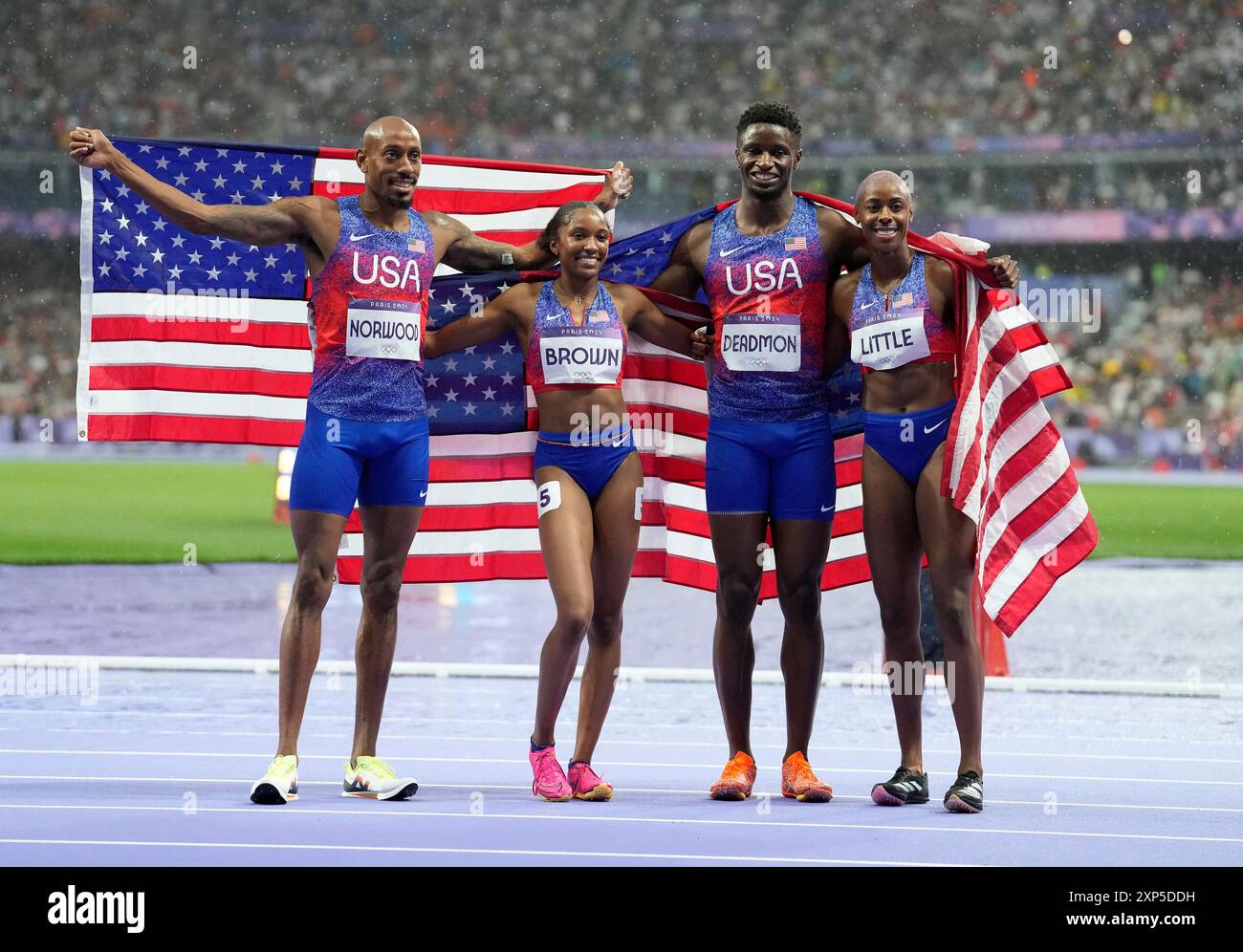 Paris, France. 03rd Aug, 2024. Members of Team USA celebrate after ...