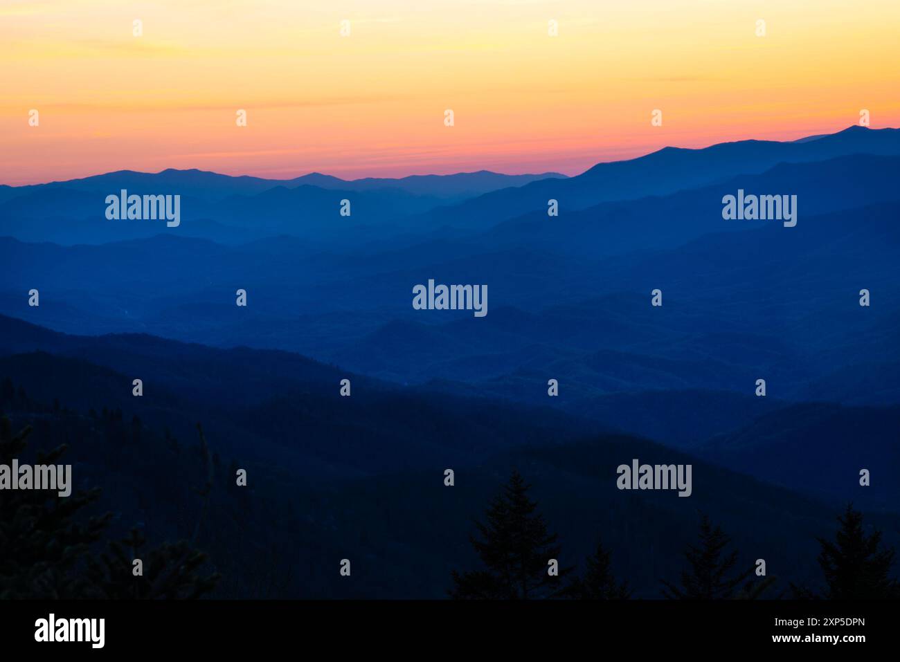 Layers mountains hi-res stock photography and images - Alamy