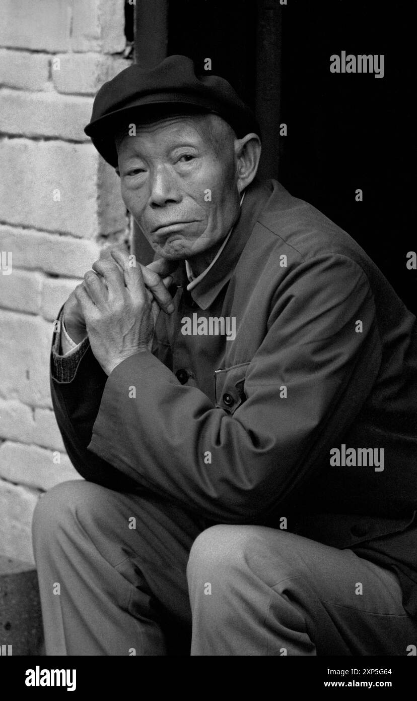 Historical photograph mao suit hi-res stock photography and images - Alamy