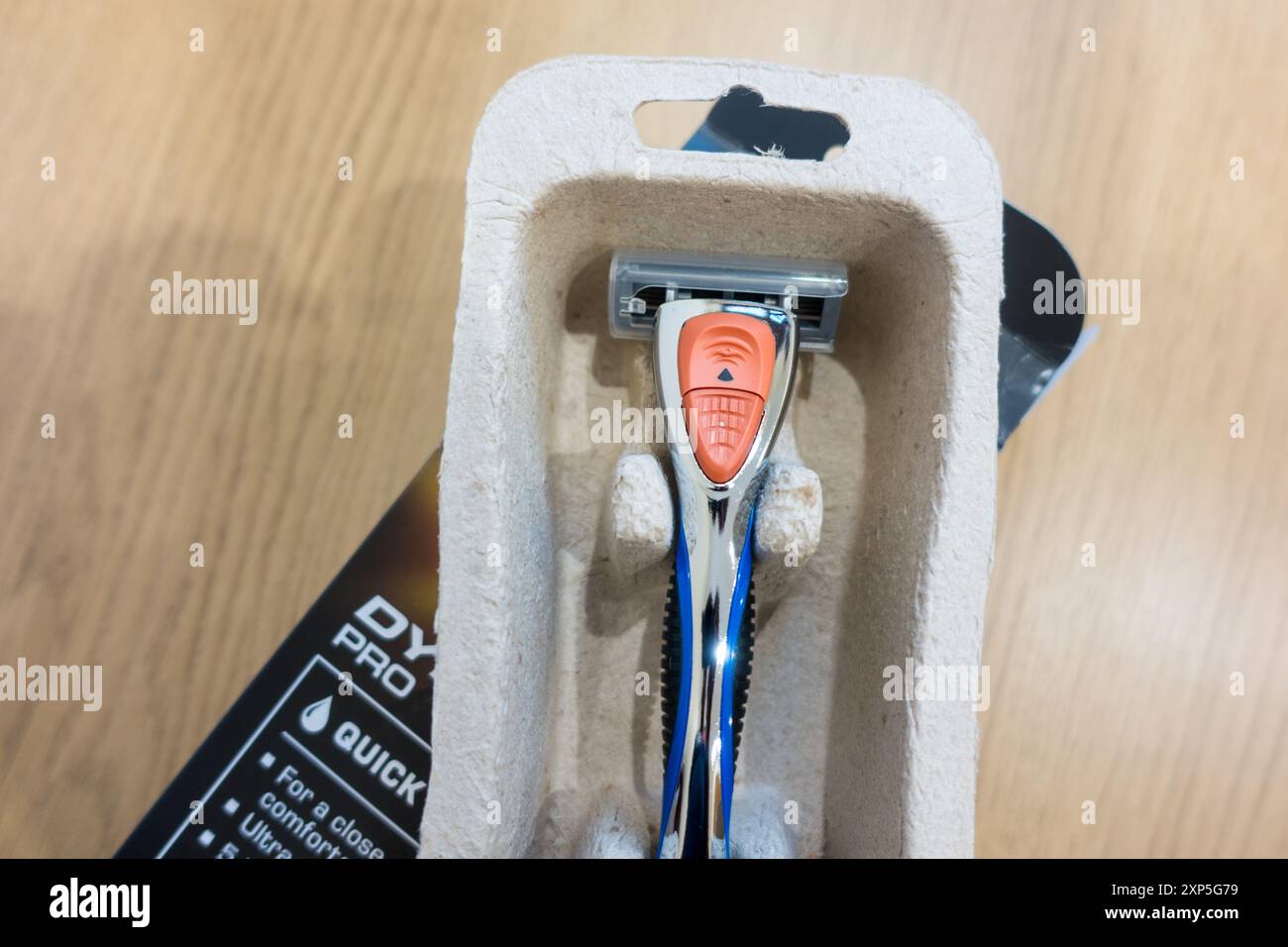 Plastic free packaging of razor blade Stock Photo - Alamy