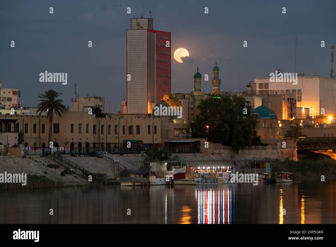 Baghdad skyline hi-res stock photography and images - Alamy