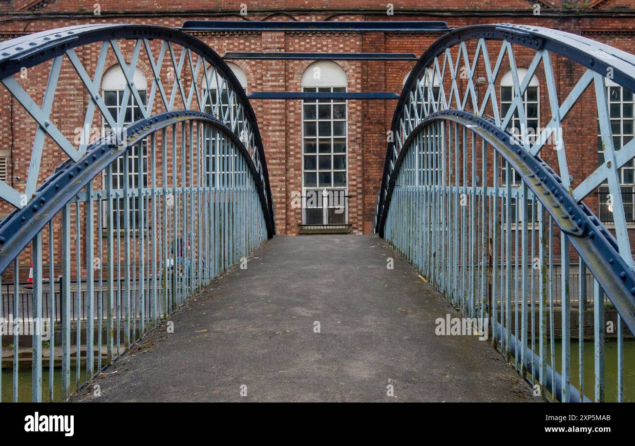 Pedestrian bridge crossing the River Witham in Lincoln Stock Photo - Alamy