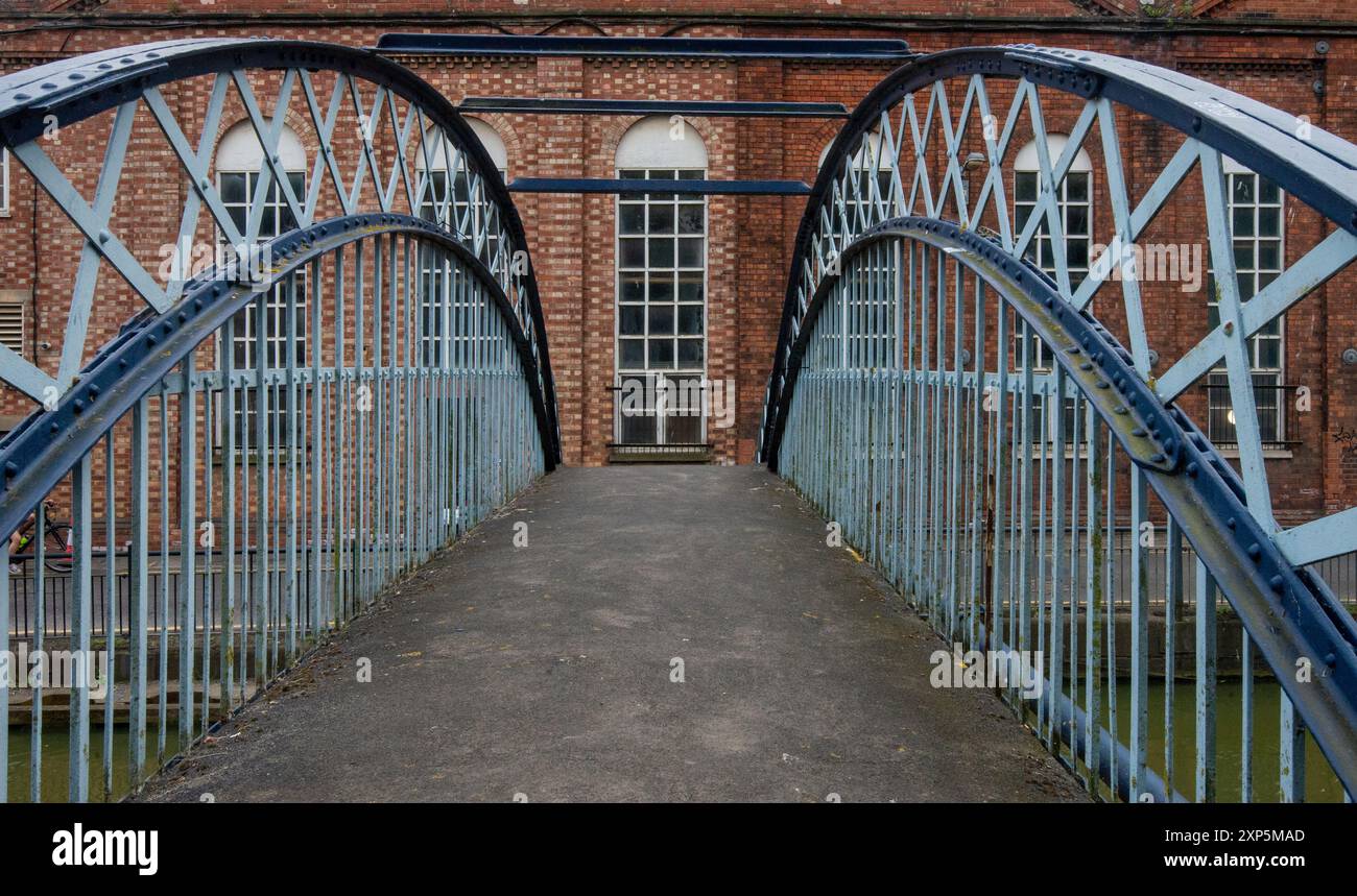 Pedestrian bridge crossing the River Witham in Lincoln Stock Photo - Alamy