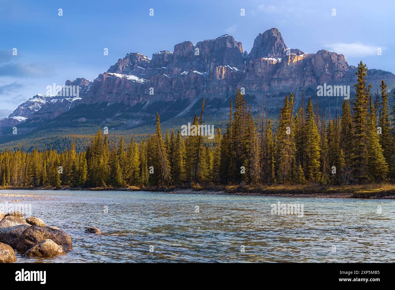 Castle mountain alberta hi-res stock photography and images - Alamy