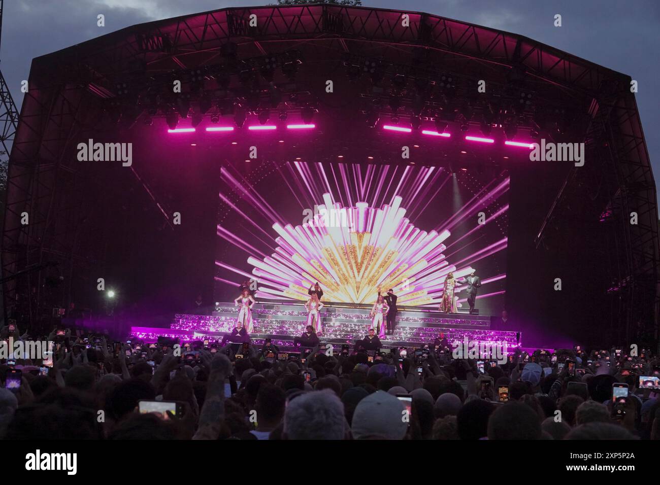 Girls aloud 2024 hi-res stock photography and images - Alamy