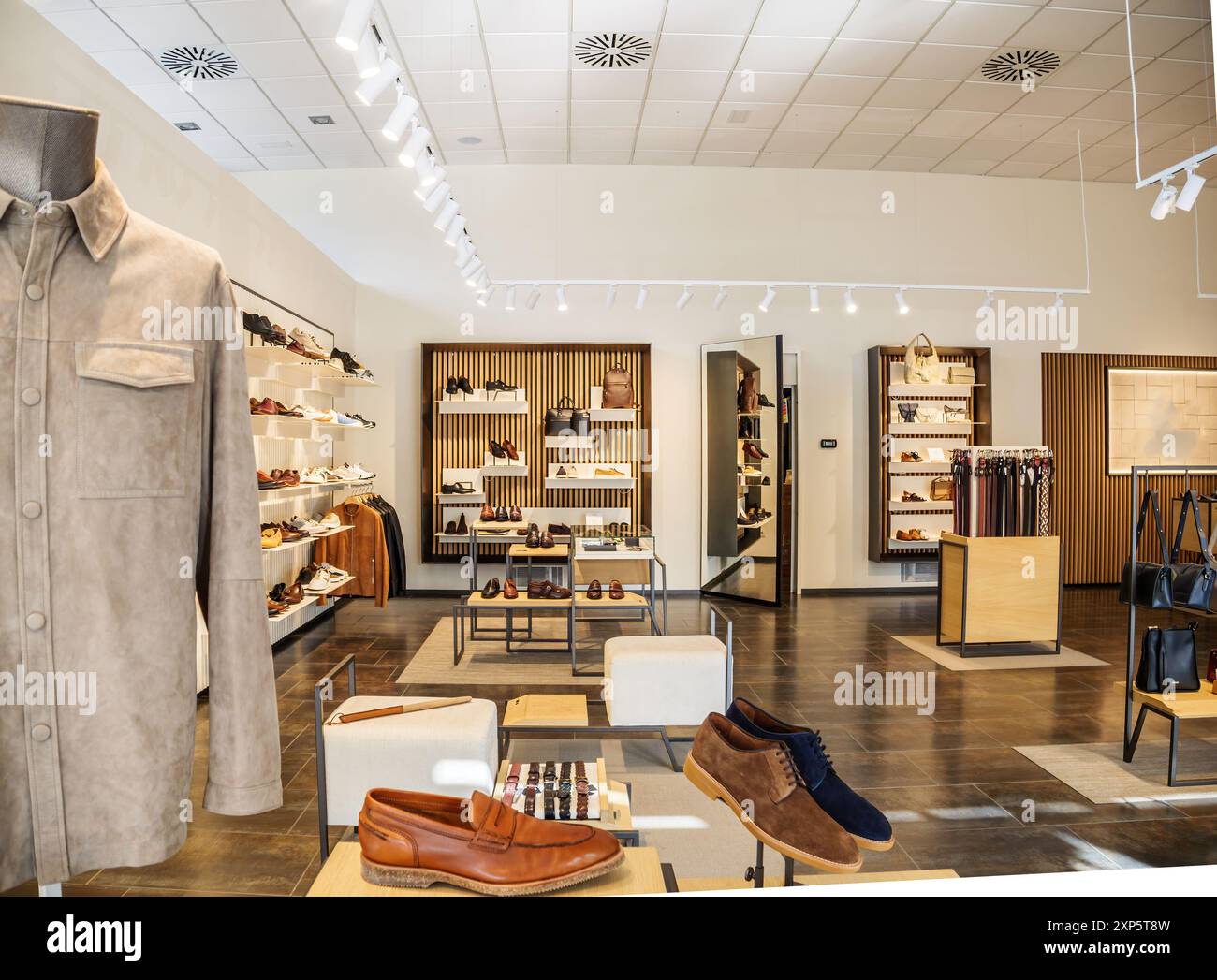 Well lit retail environment hi-res stock photography and images - Alamy