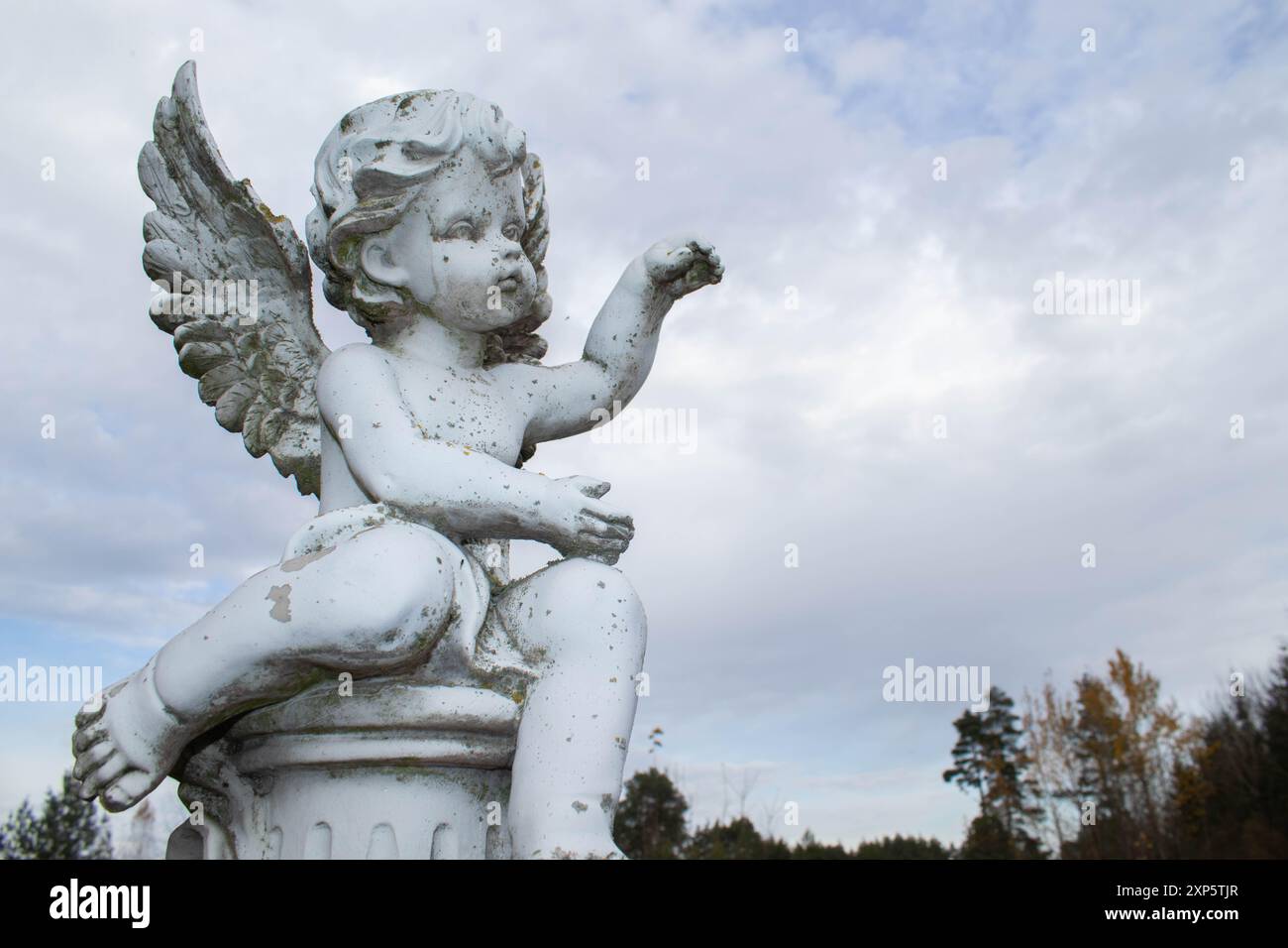 Sad guardian angel sculpture hi-res stock photography and images - Alamy