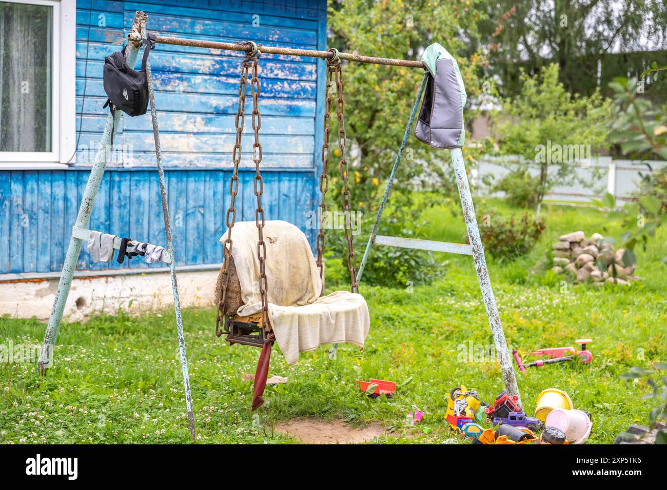 Frozen swings hi-res stock photography and images - Alamy