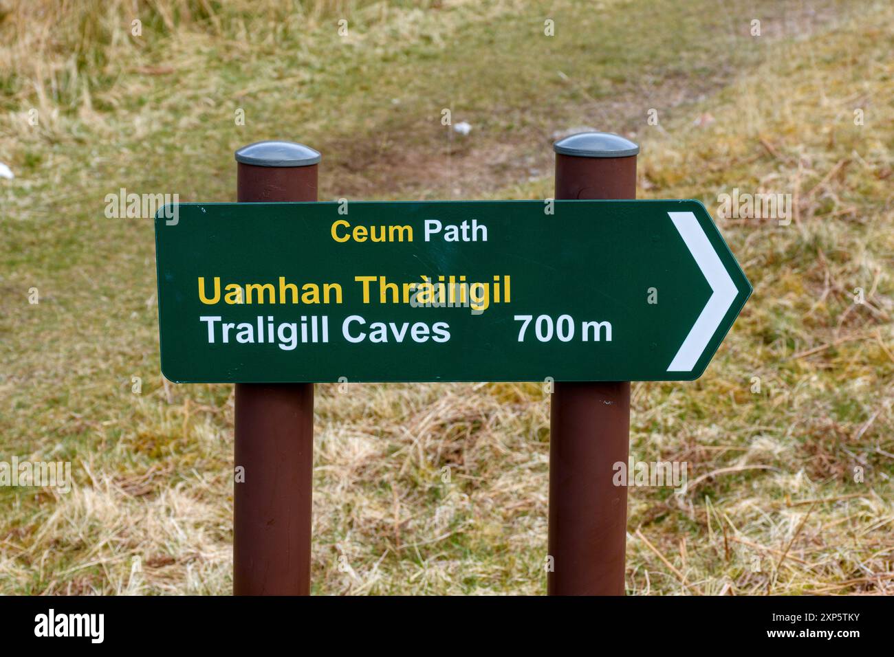 Bilingual sign, in Gaelic and English, on the track to the Traligill ...