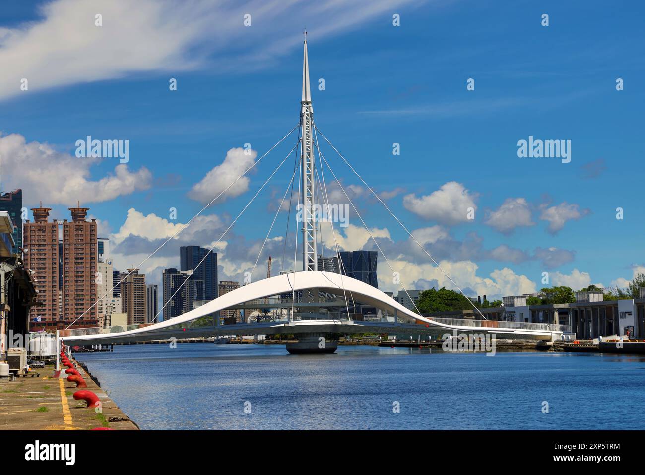 Great Harbor Bridge, Kaohsiung, Taiwan Stock Photo - Alamy