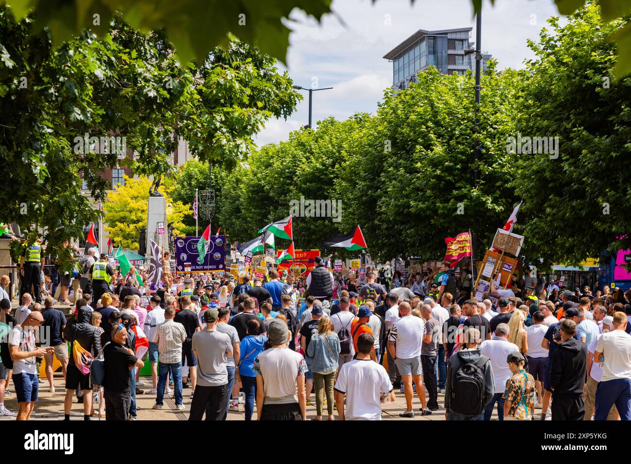 Far right counter protest england 2024 hi-res stock photography and ...