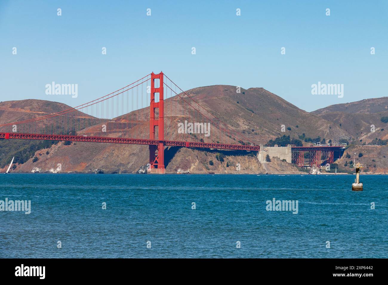 The iconic famous Golden Gate bridge over san francisco bay and Pacific ...